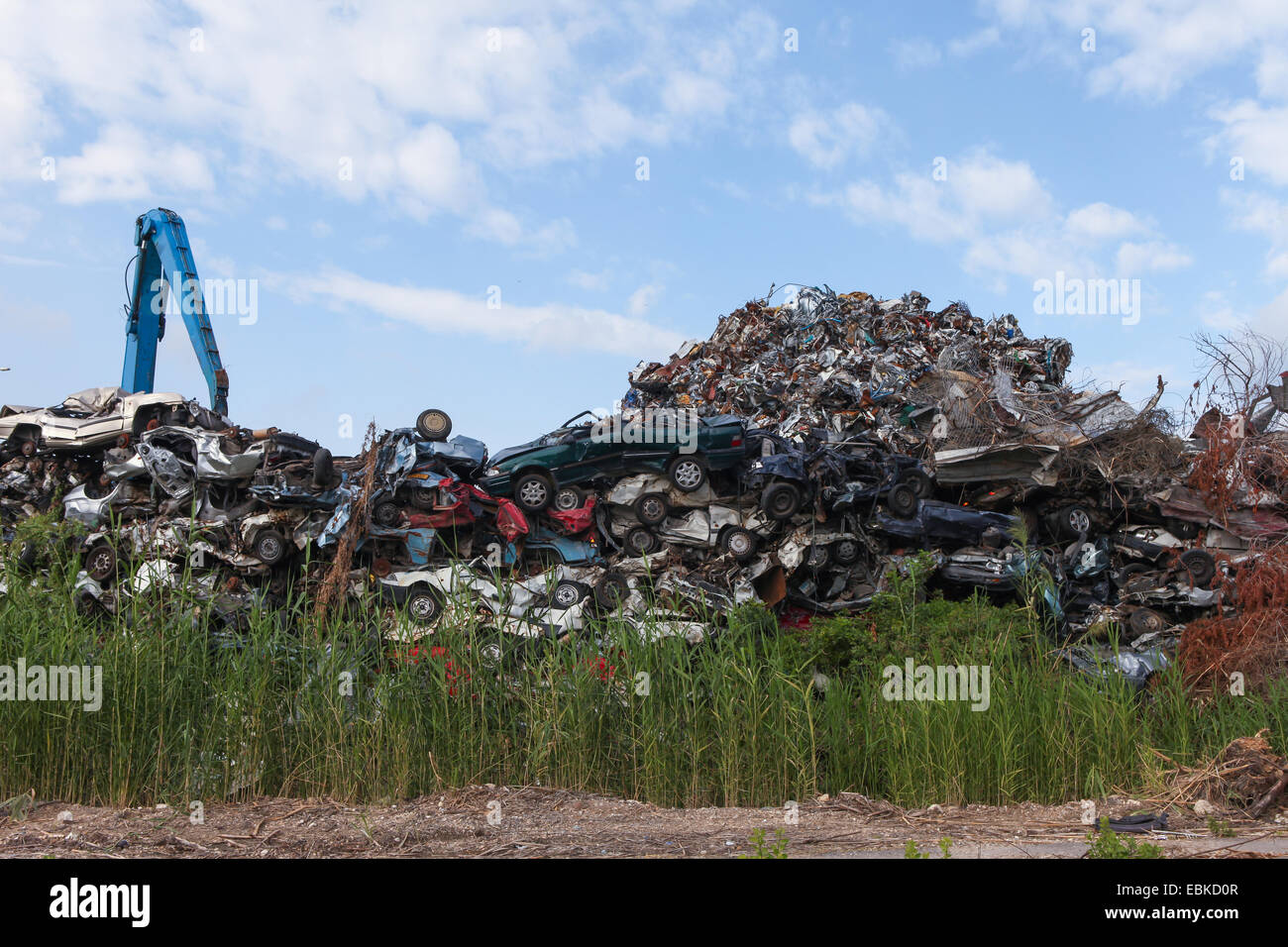 Scrap yard crane hi-res stock photography and images - Alamy Scrap yard crane hi-res stock photography and images - Alamy