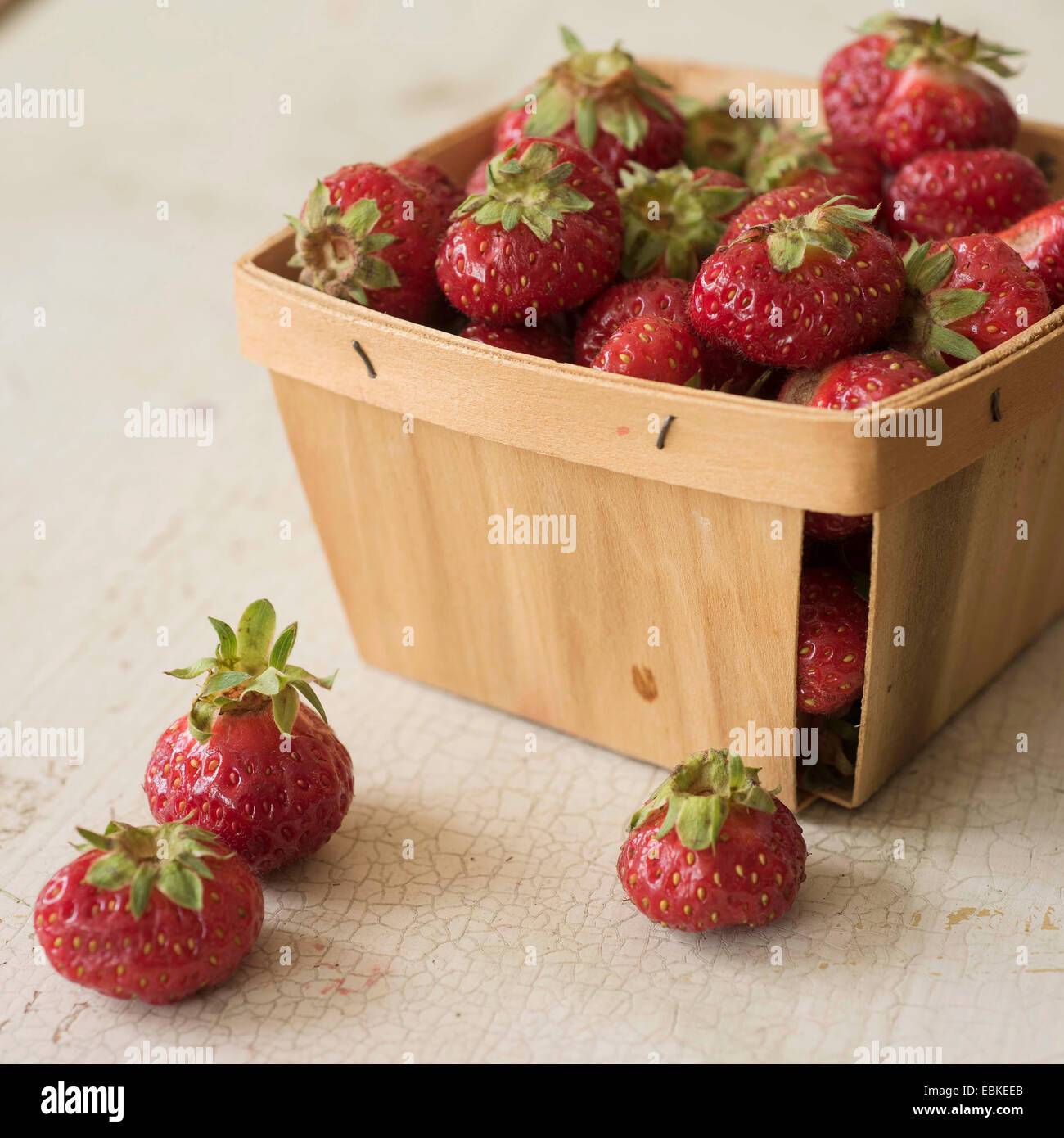 Carton of fresh strawberries hi-res stock photography and images - Alamy