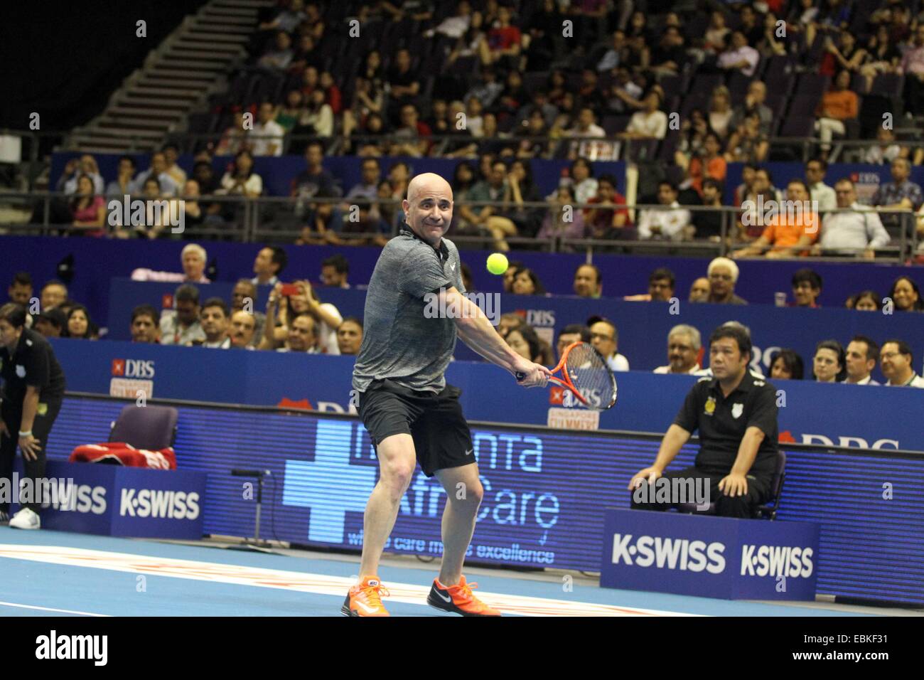 (141202) -- SINGAPORE, Dec. 2, 2014 (Xinhua) -- Singapore Slammers ...