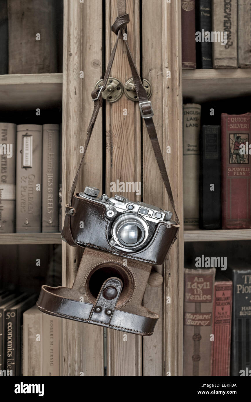 Old leica camera hi-res stock photography and images - Alamy