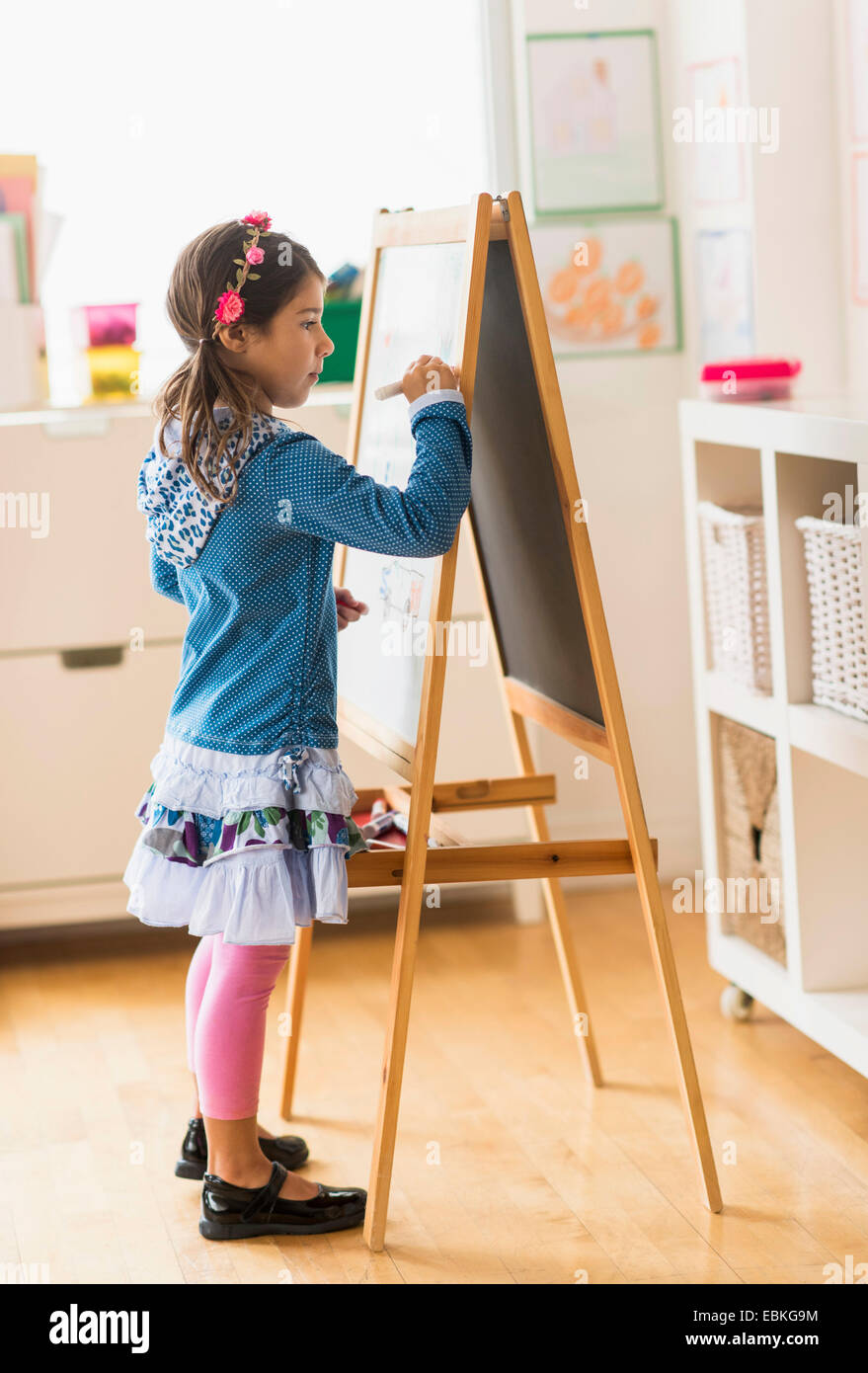 8 year old girl and profile writing hi-res stock photography and images ...