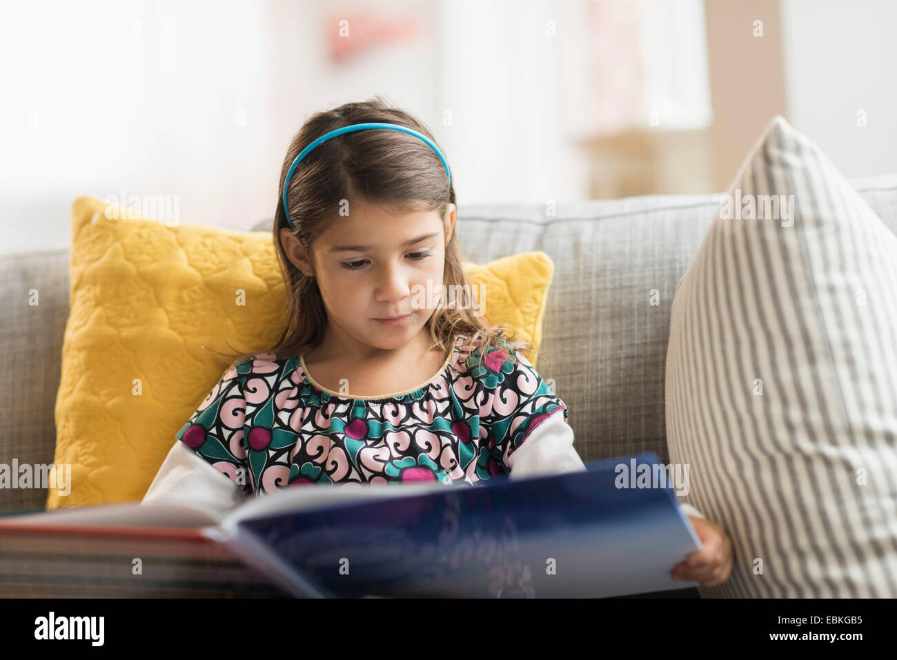 Age 6 to 7 year old girl hi-res stock photography and images - Alamy