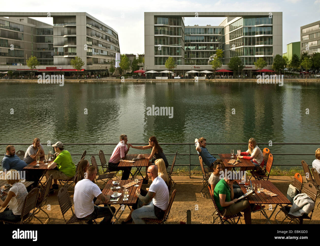 Outdoor restaurants hi-res stock photography and images - Alamy