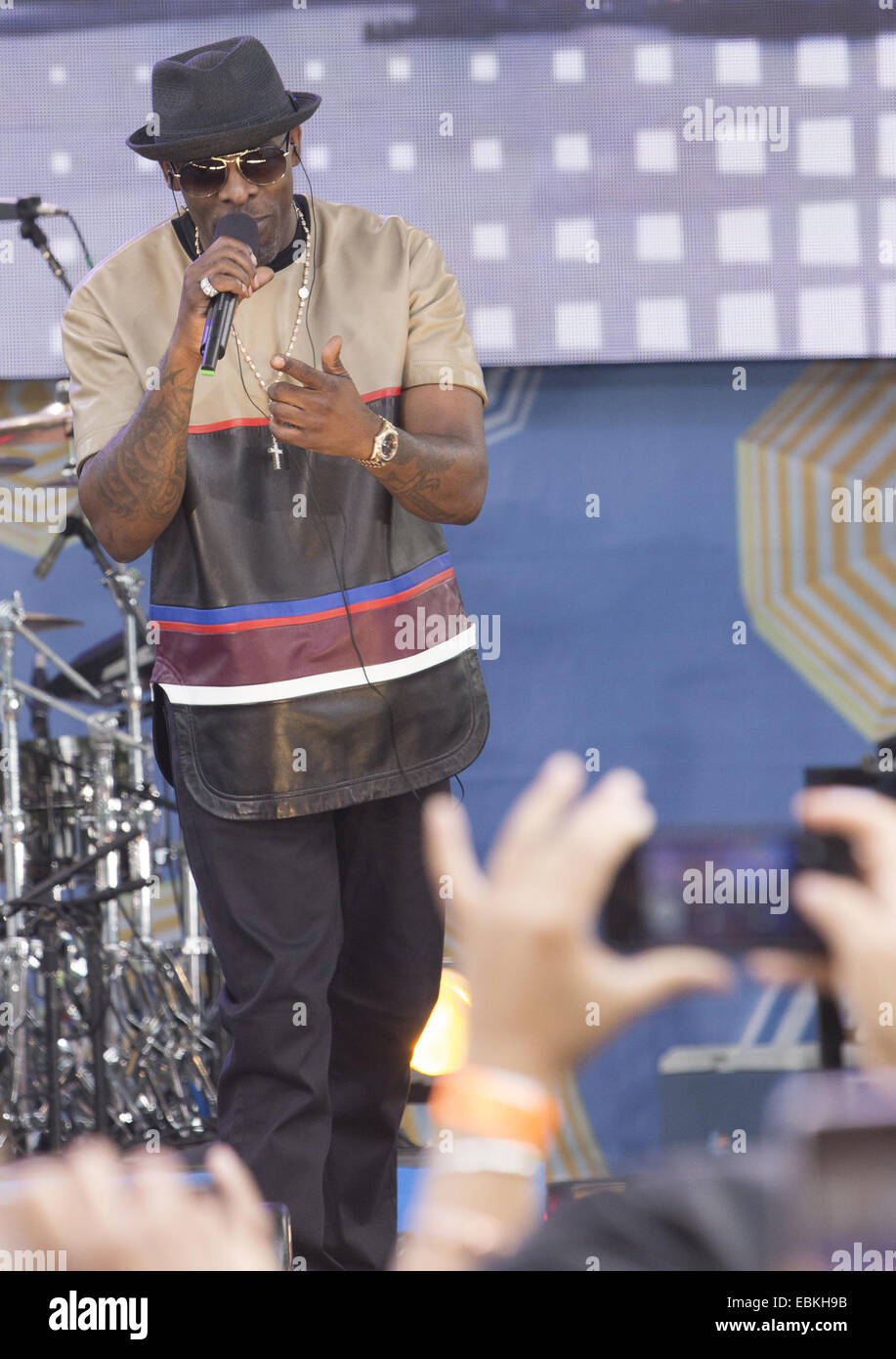 50 cent on stage hi-res stock photography and images - Alamy