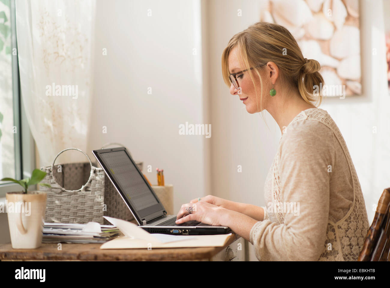 Selective attention wireless technology hi-res stock photography and ...