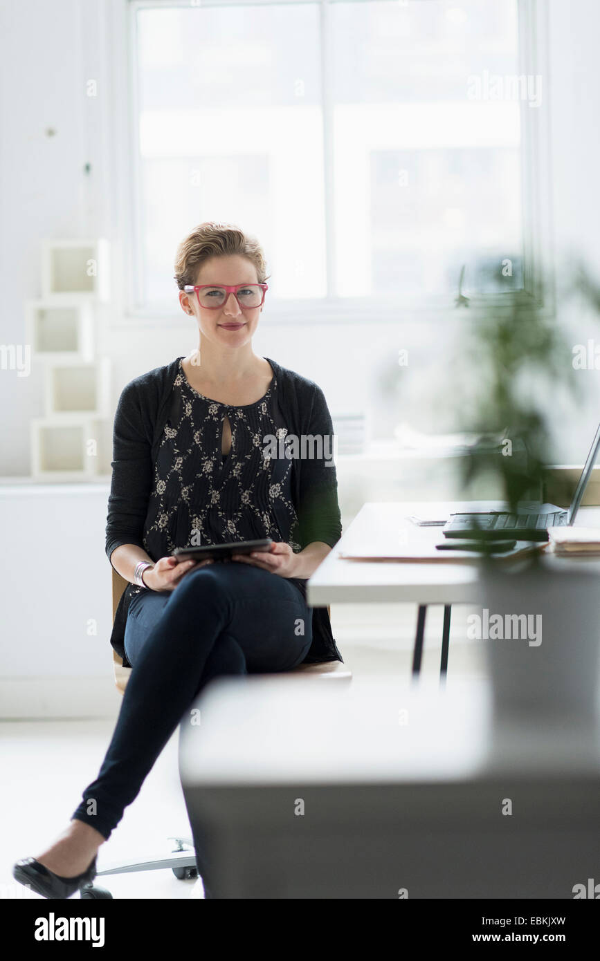 Corporate business office desks hi-res stock photography and images - Alamy