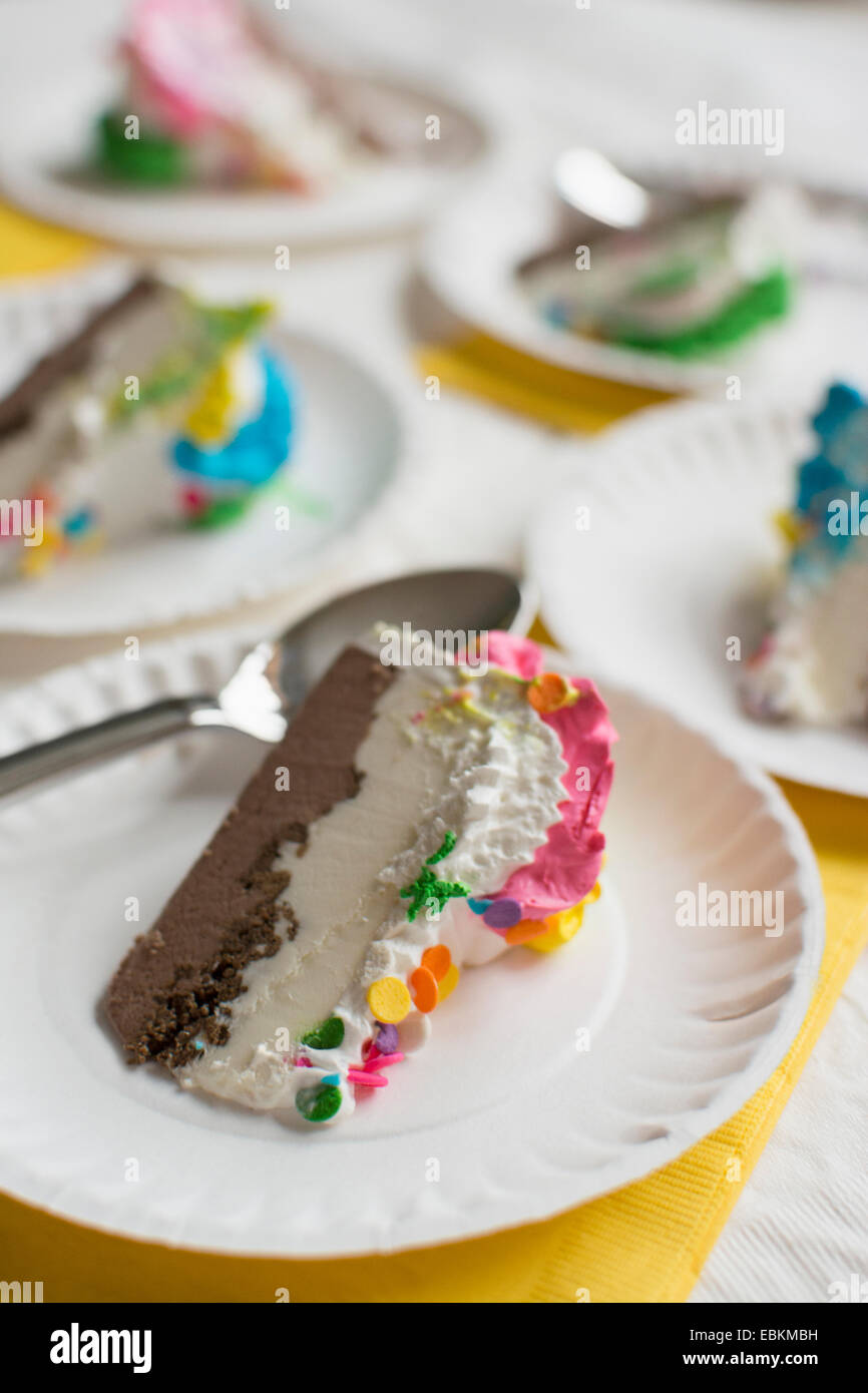 Birthday cake celebrating closeup hi-res stock photography and images ...