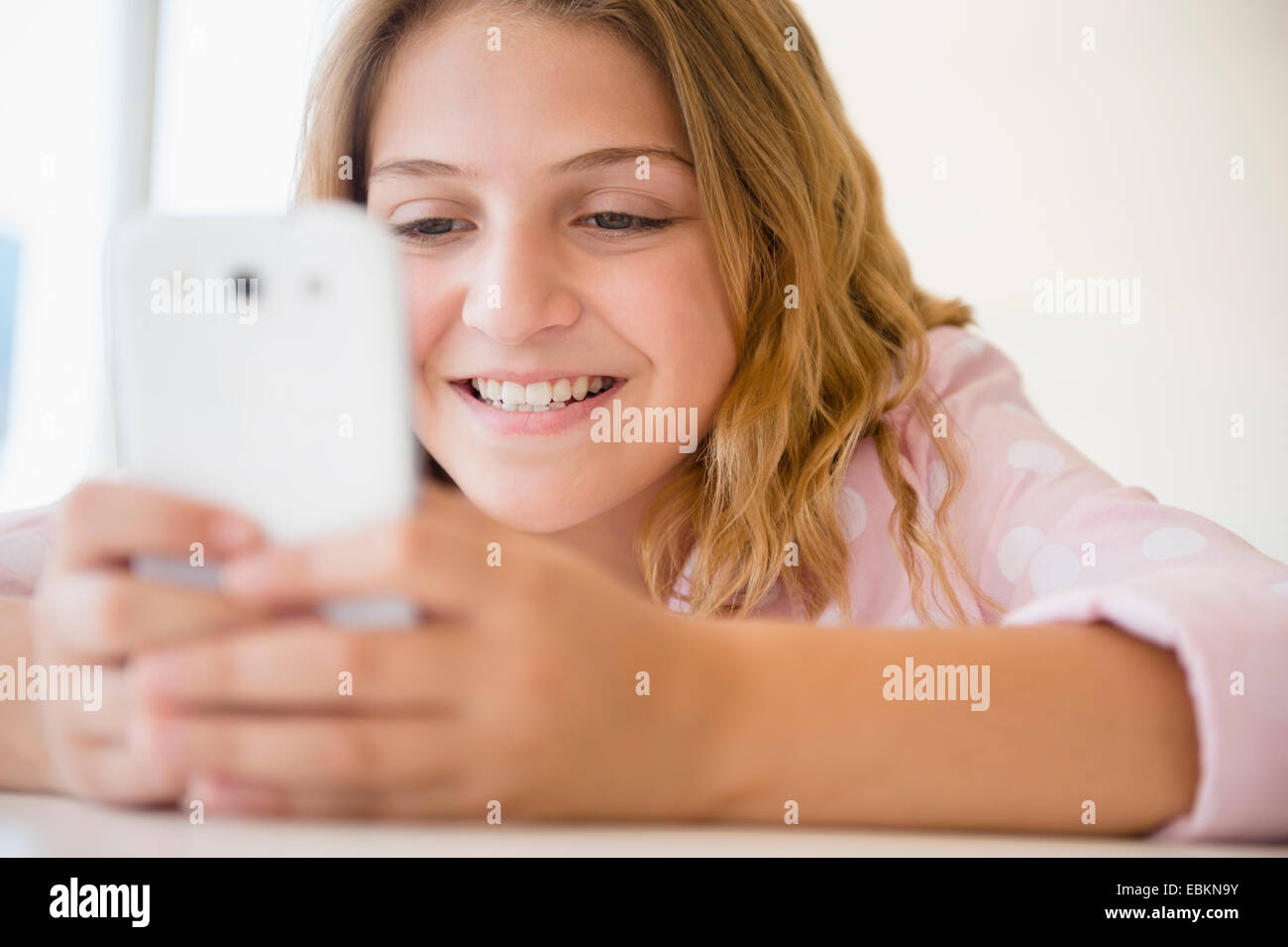 13 year old girl and texting hi-res stock photography and images - Alamy