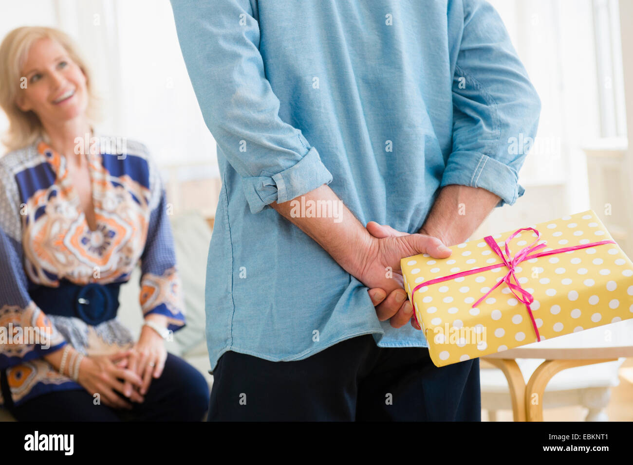 Wrapped birthday present hi-res stock photography and images - Alamy