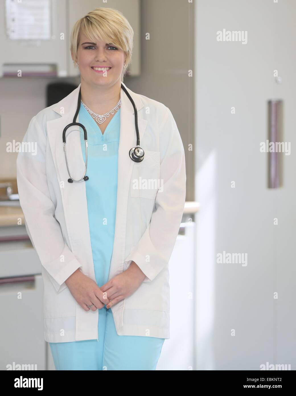 Female physician hospital hi-res stock photography and images - Alamy