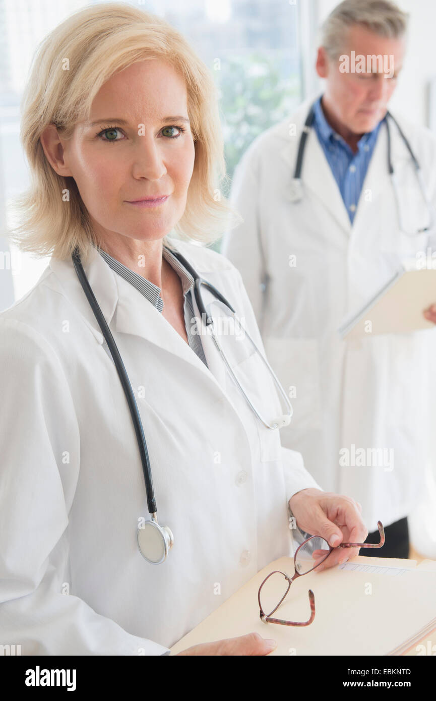 Two blondes hi-res stock photography and images - Alamy