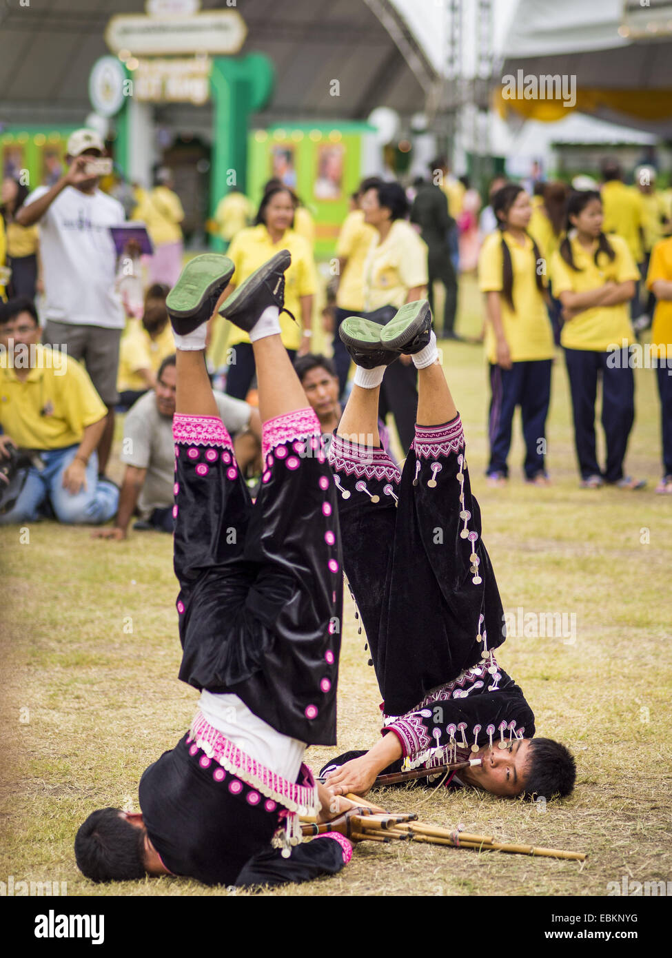 Hmong traditional dance hi-res stock photography and images - Alamy