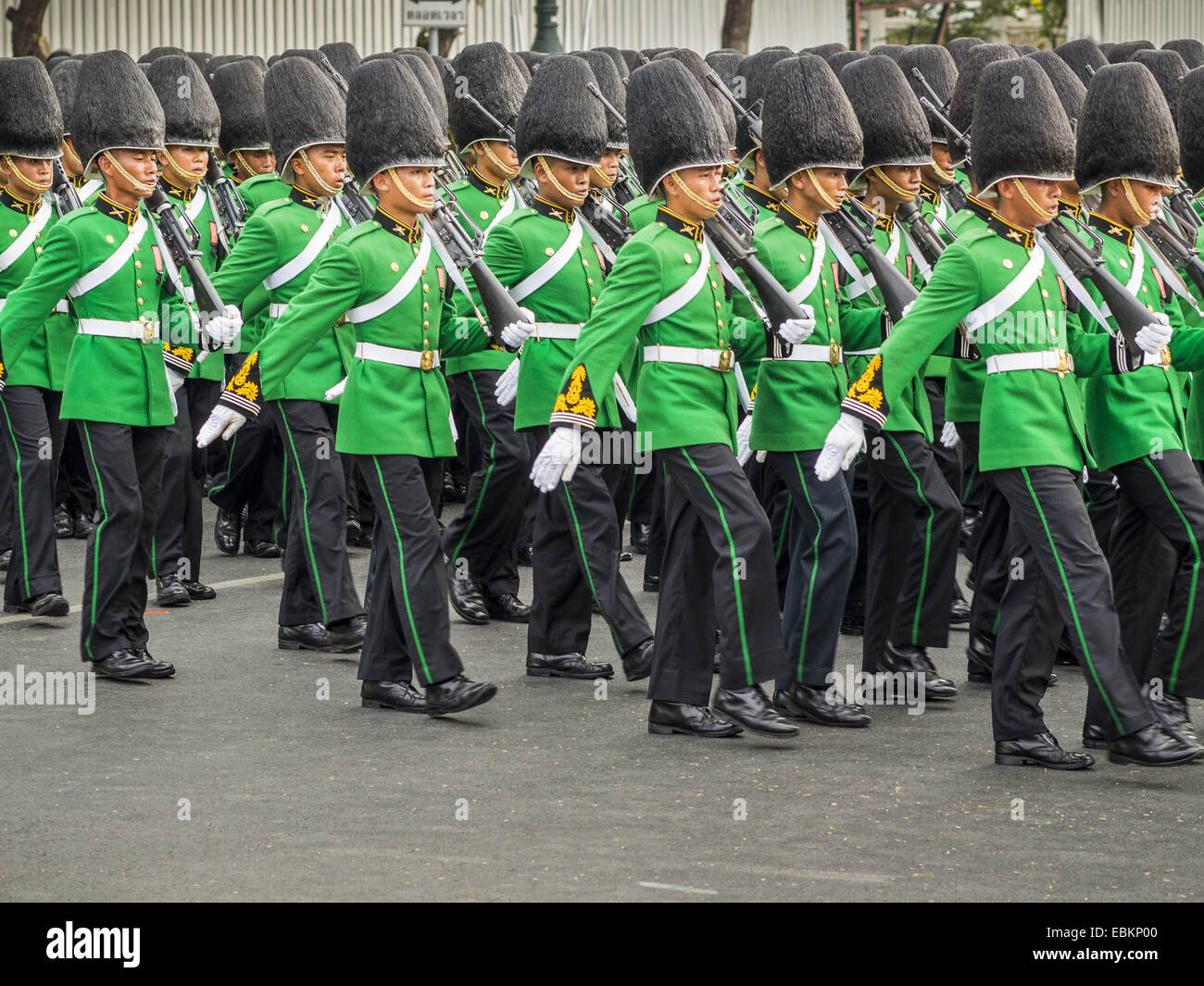 Bangkok, Thailand. 2nd Dec, 2014. Thai military units march in the ...