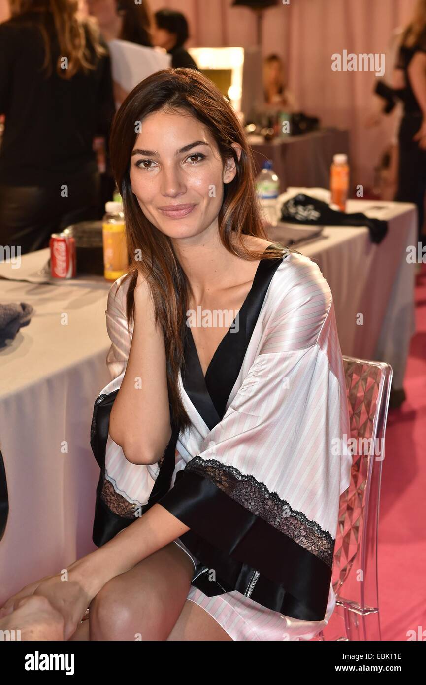 London, UK. 2nd December 2014. Lily Aldridge backstage for Victoria's ...