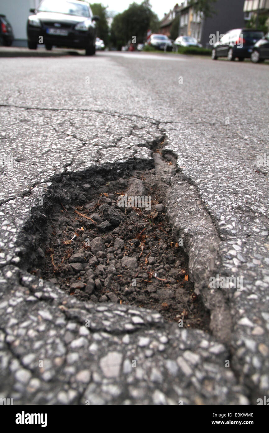 Pot hole in road surface hi-res stock photography and images - Alamy