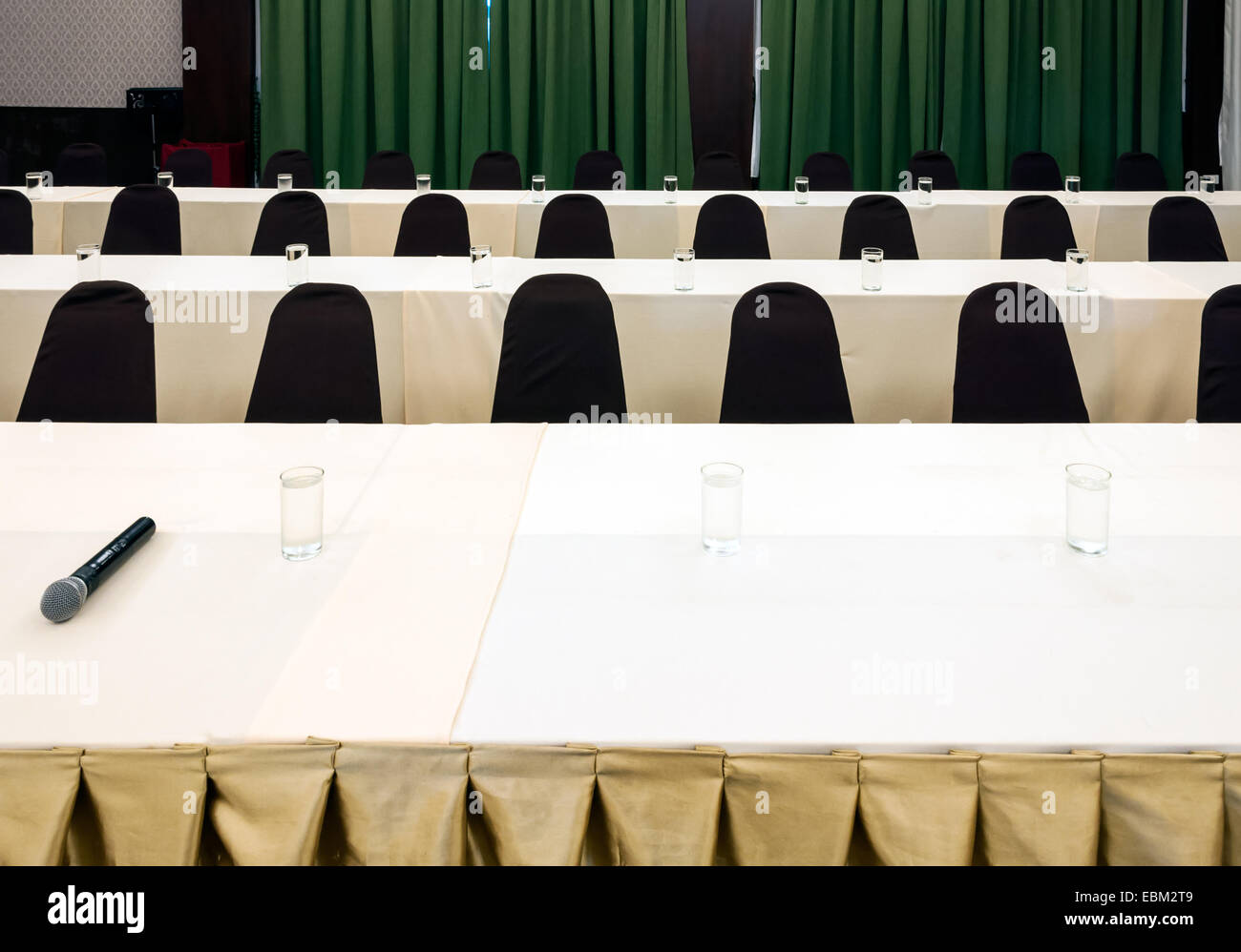Empty conference room hotel hi-res stock photography and images - Alamy