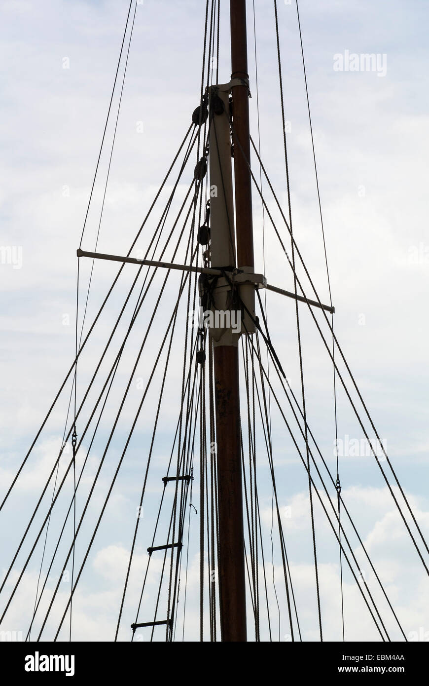 Mast and Rigging of Sailing Boat Stock Photo - Alamy