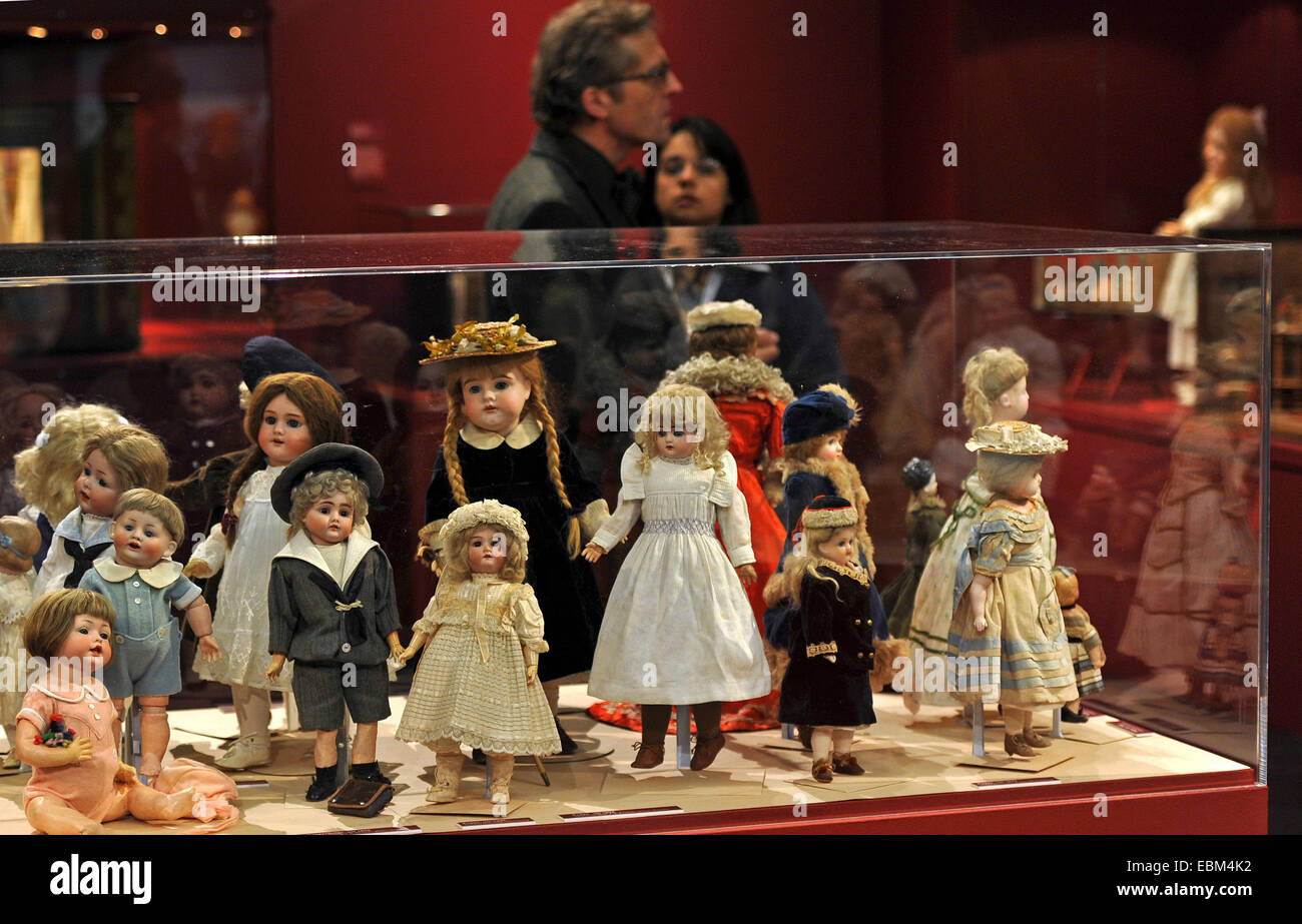 Dresden, Germany. 27th Nov, 2014. The first visitors look at a display ...