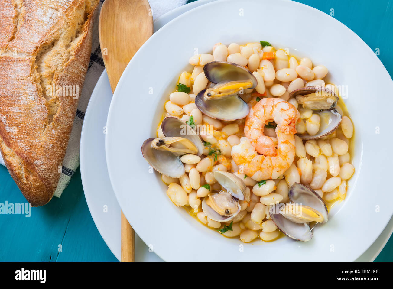 Asturian beans clams hi-res stock photography and images - Alamy