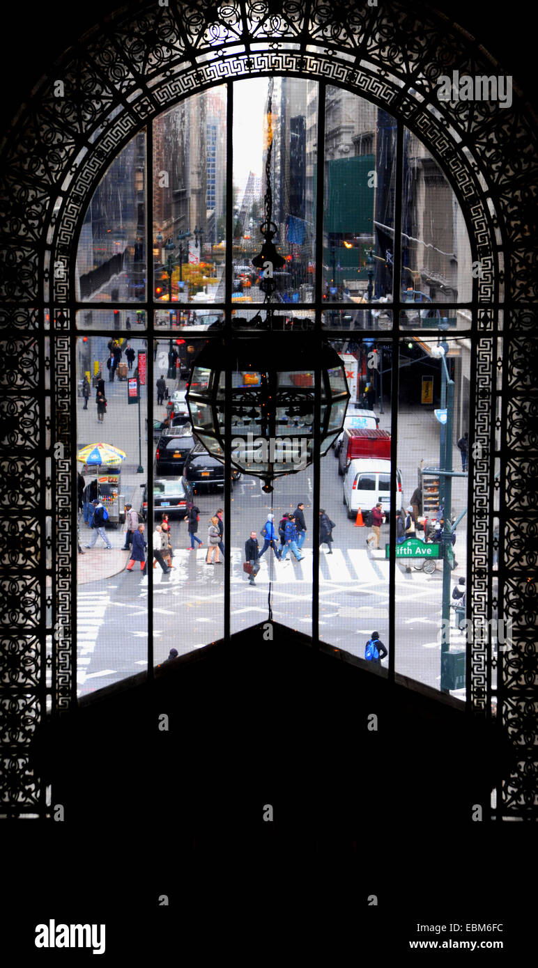 Manhattan window view hi-res stock photography and images - Alamy