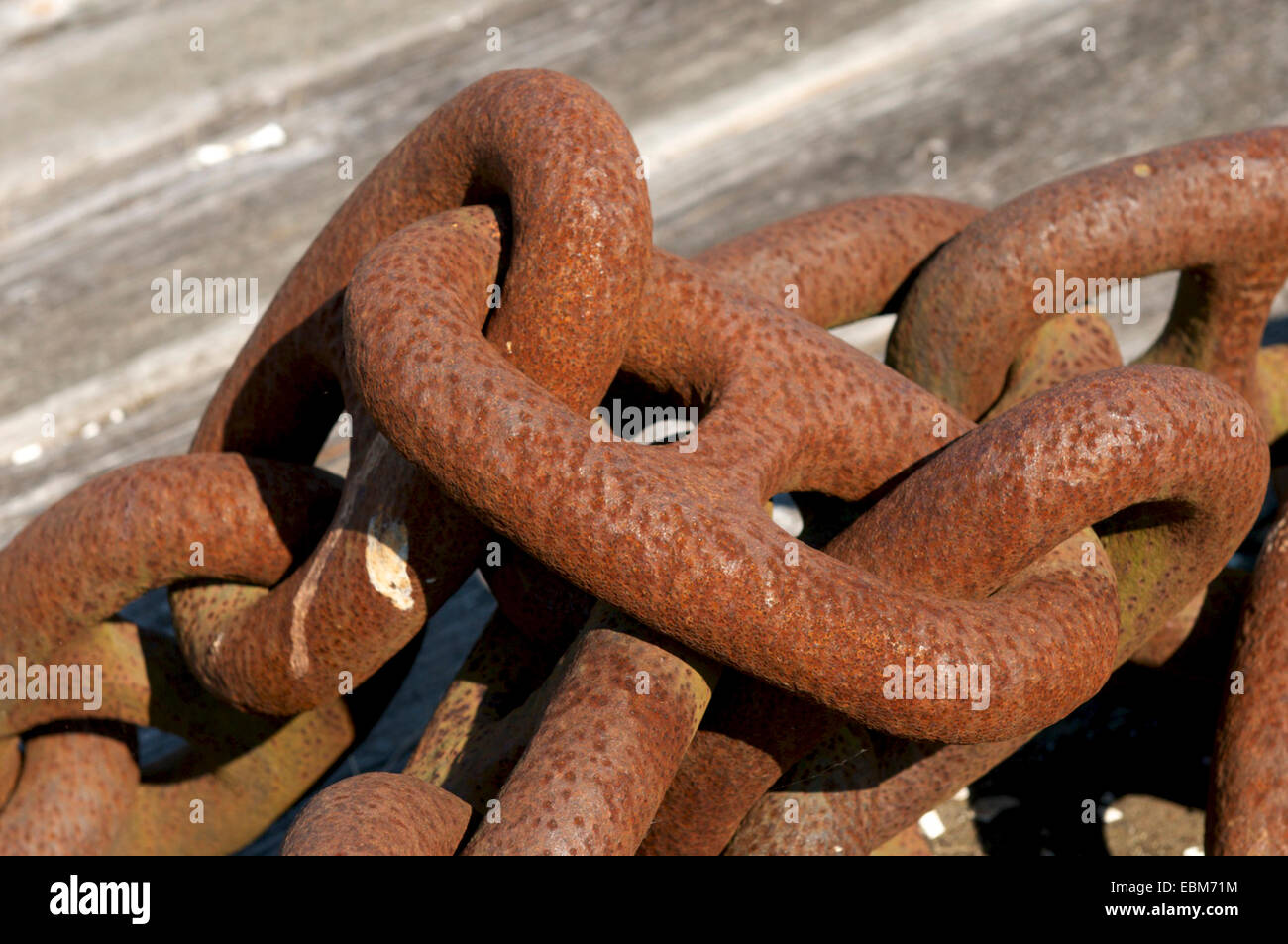 Steel chain links anchor hi-res stock photography and images - Alamy