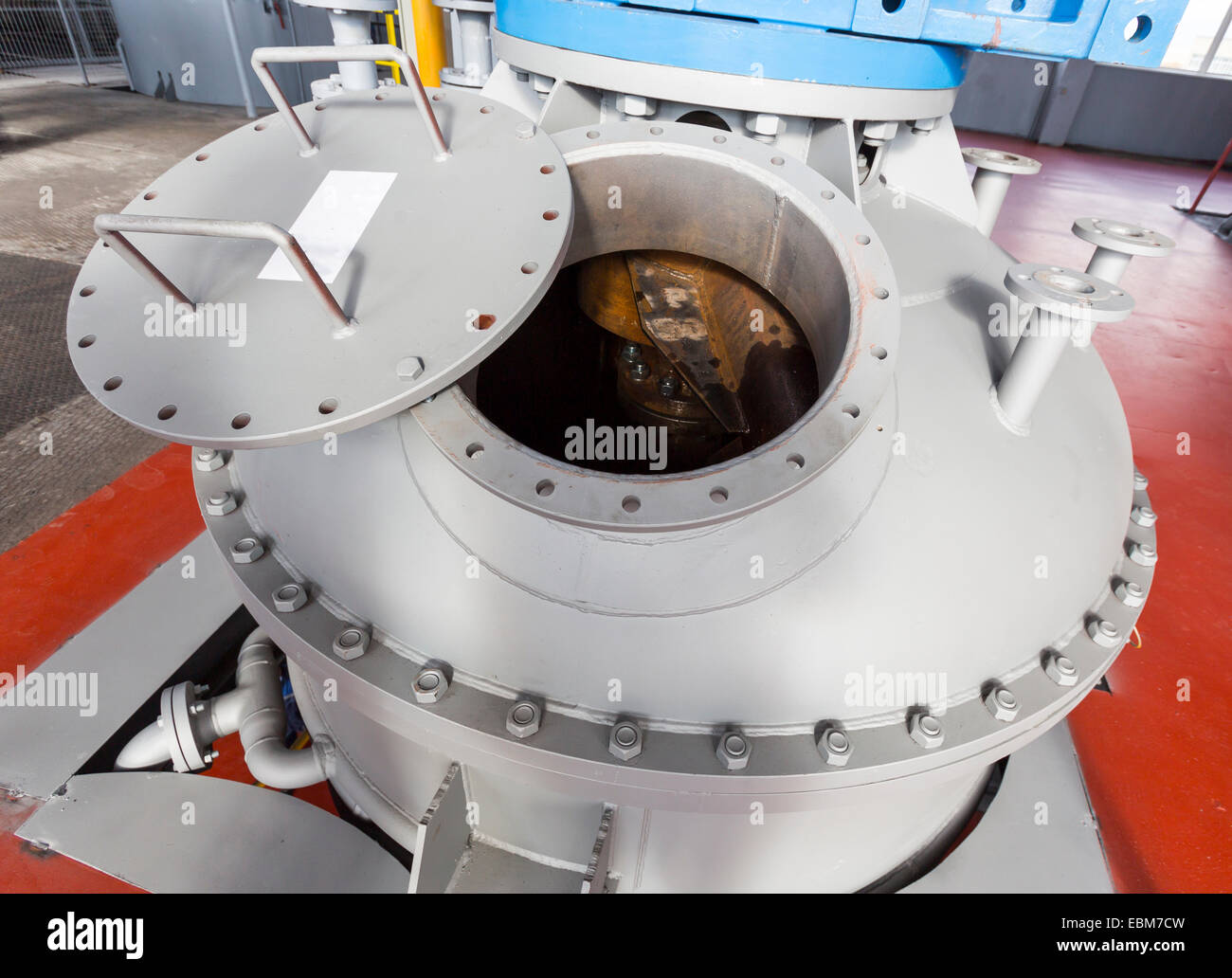 Oil gas inside refinery hi-res stock photography and images - Alamy