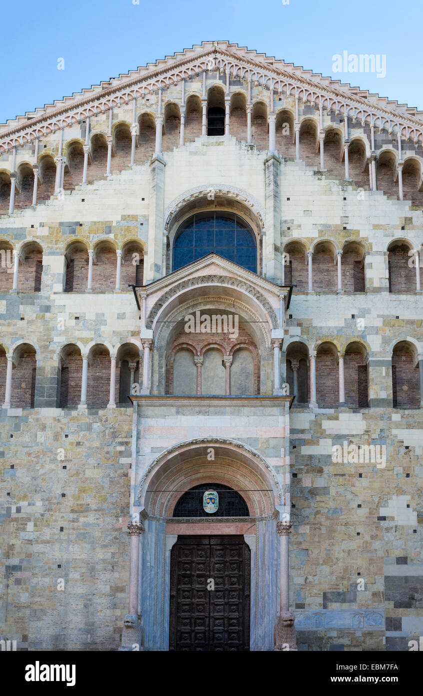 Parma, the basilica cathedral facade Stock Photo - Alamy