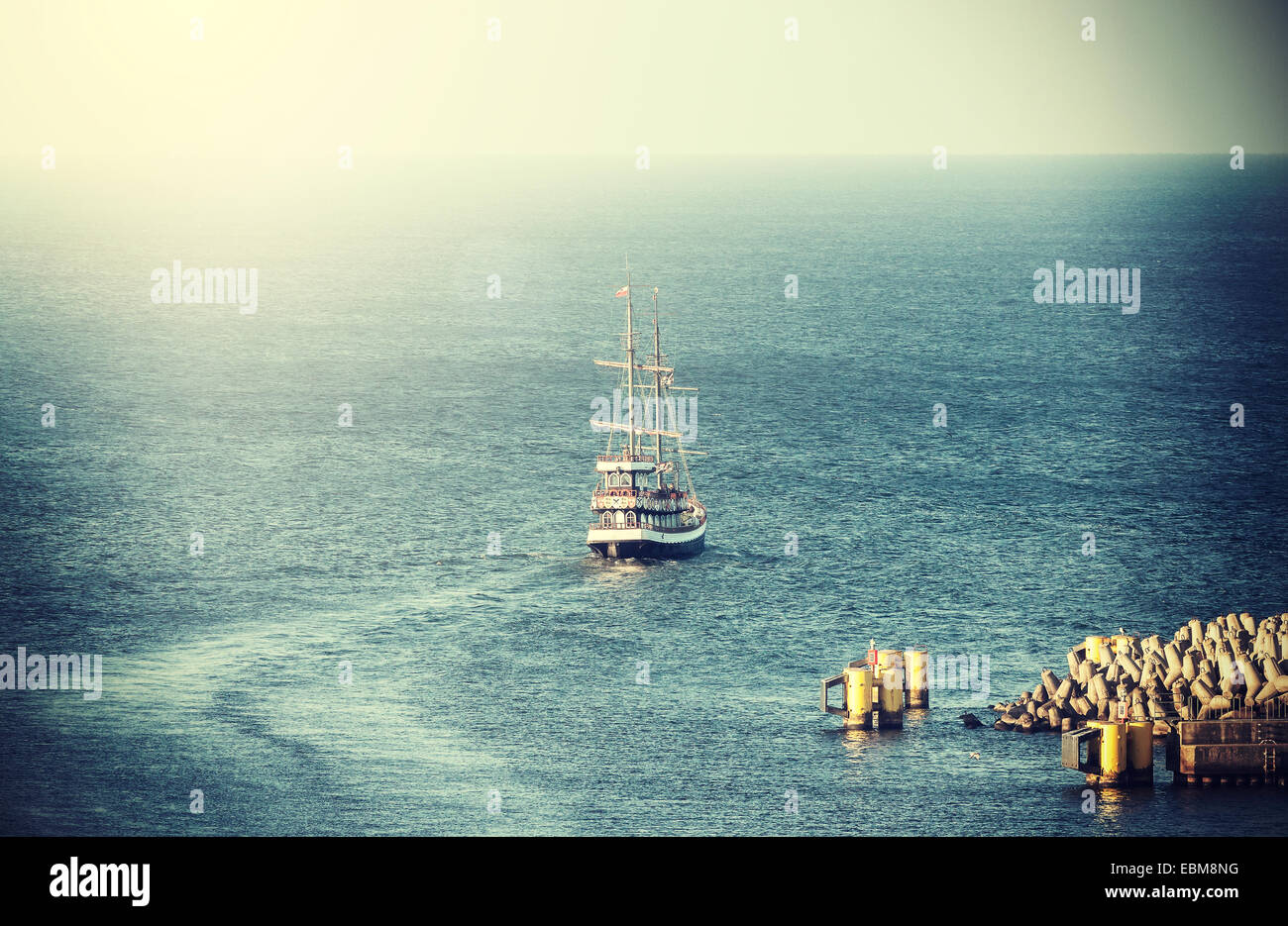 Old historic sailing ship hi-res stock photography and images - Alamy
