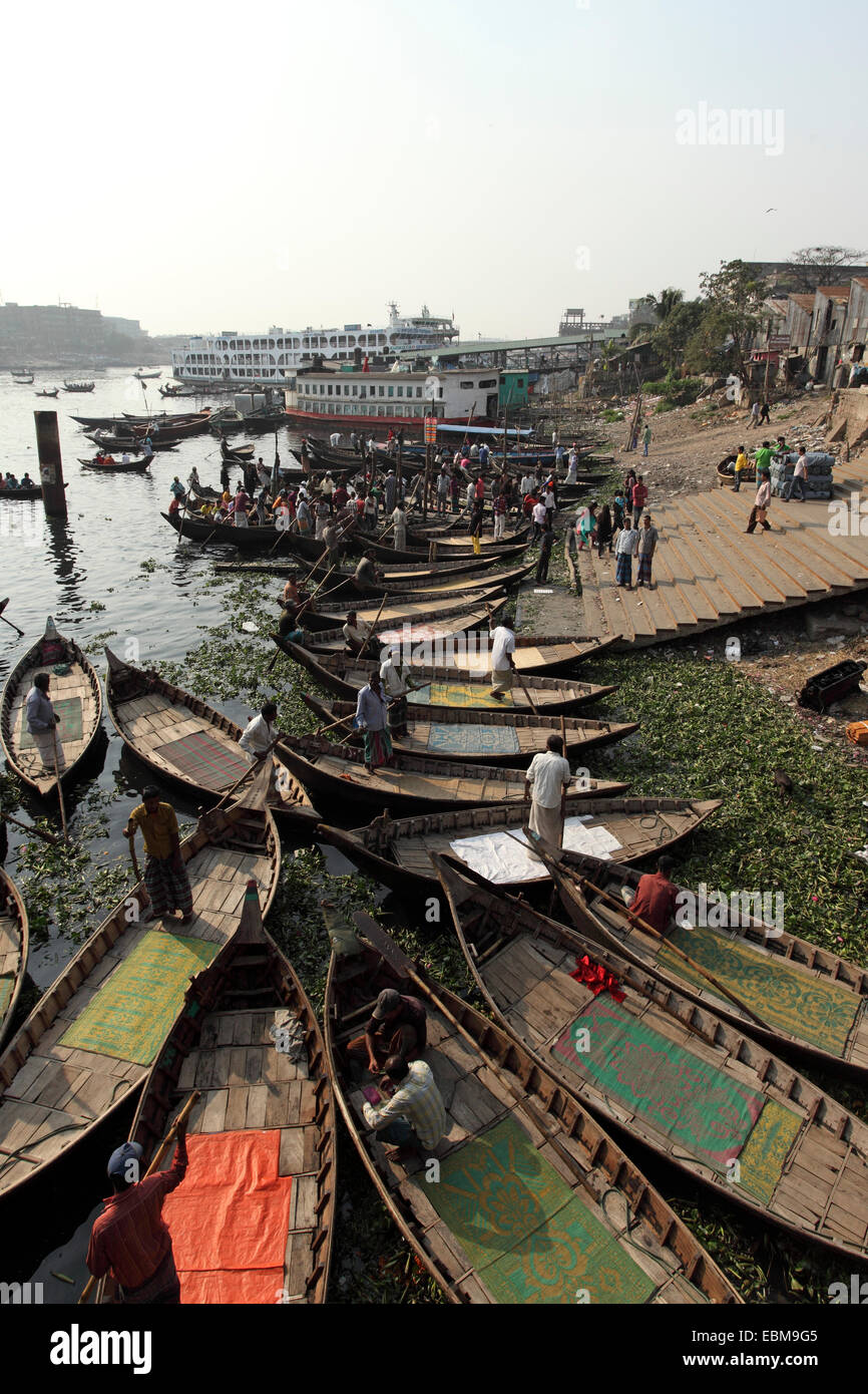 Bangladesh boats hi-res stock photography and images - Alamy