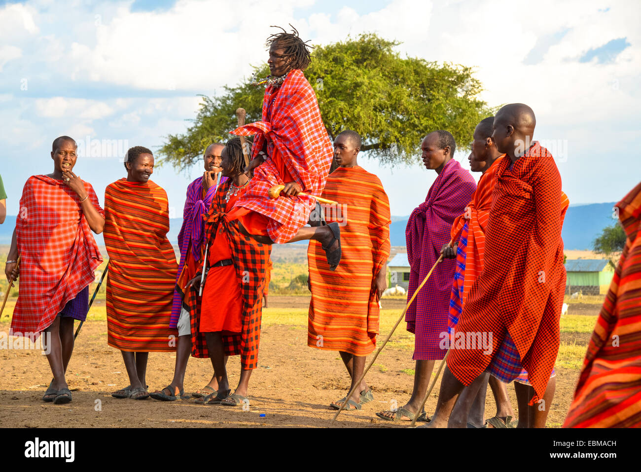 Kenyan traditional dance hi-res stock photography and images - Alamy