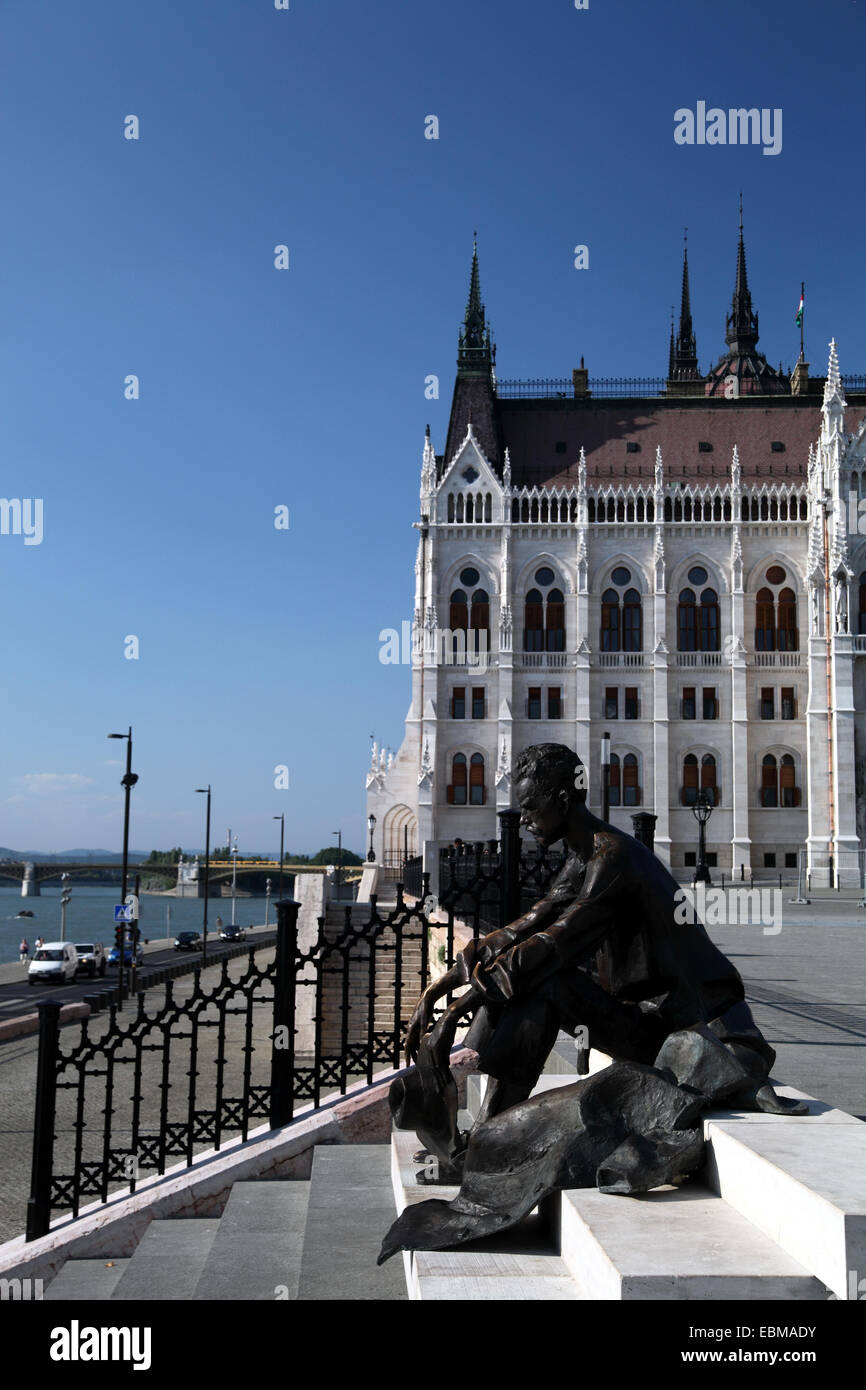 Jozsef attila statue hi-res stock photography and images - Alamy