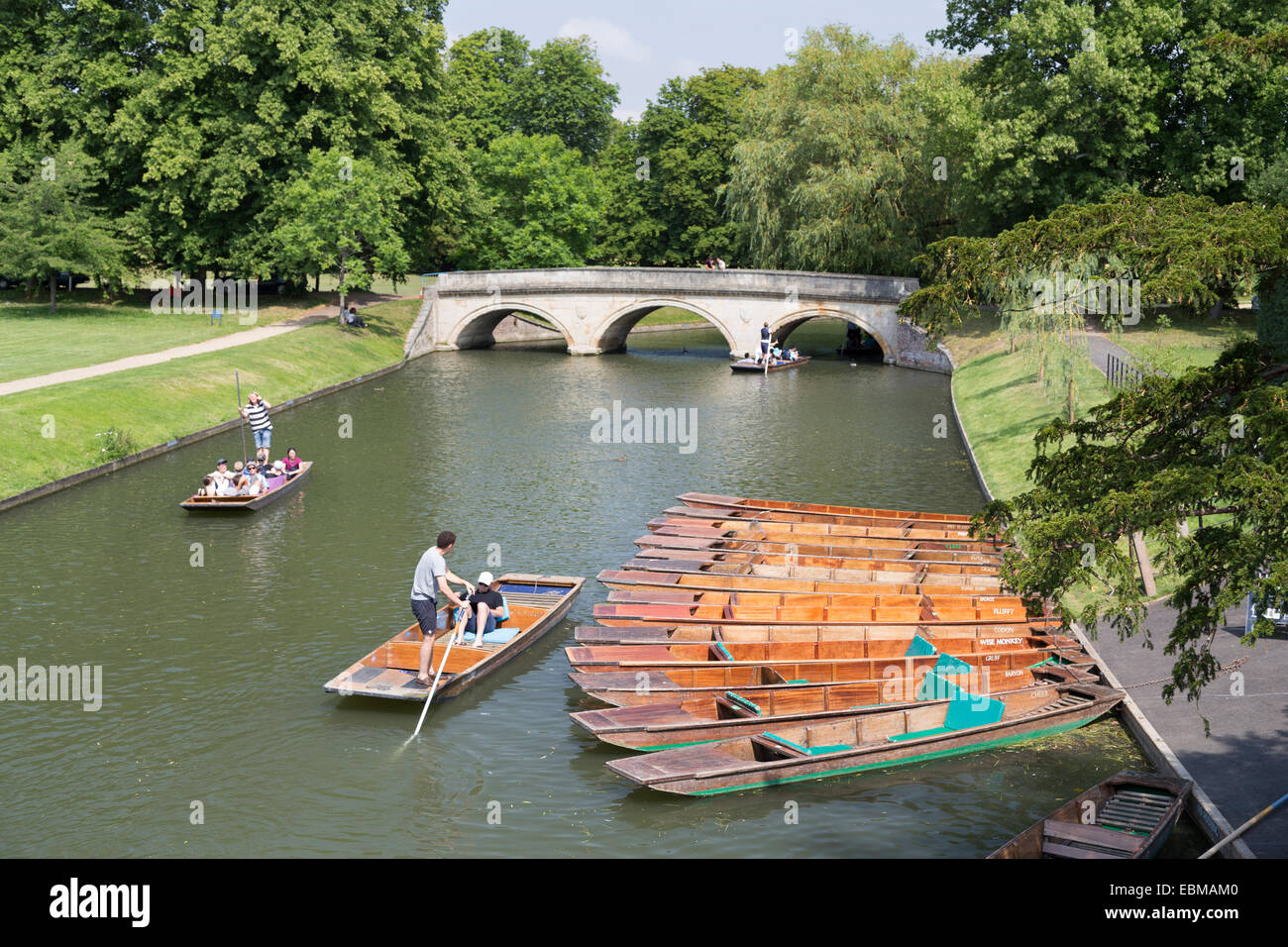 Moored punting boats hi-res stock photography and images - Alamy