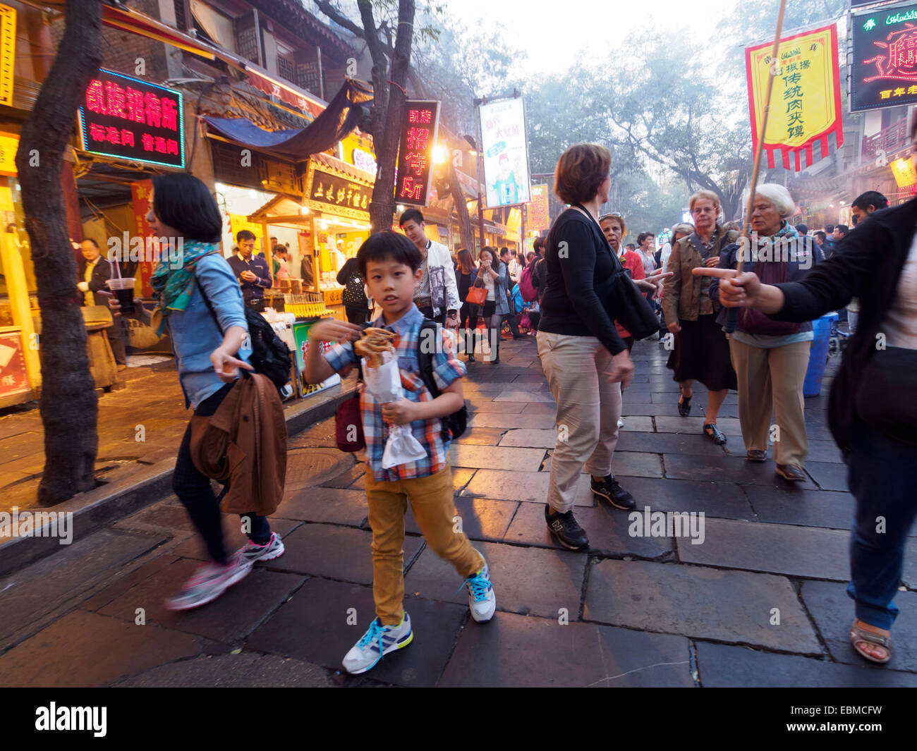 China muslim people hi-res stock photography and images - Alamy