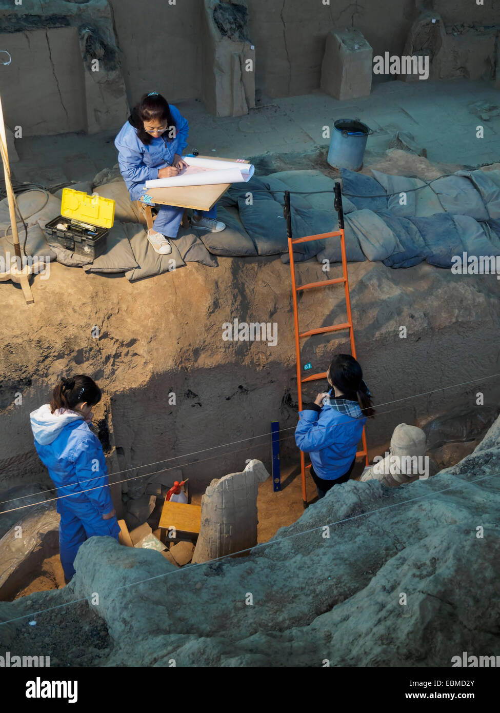 Tomb emperor china archaeologist hi-res stock photography and images ...