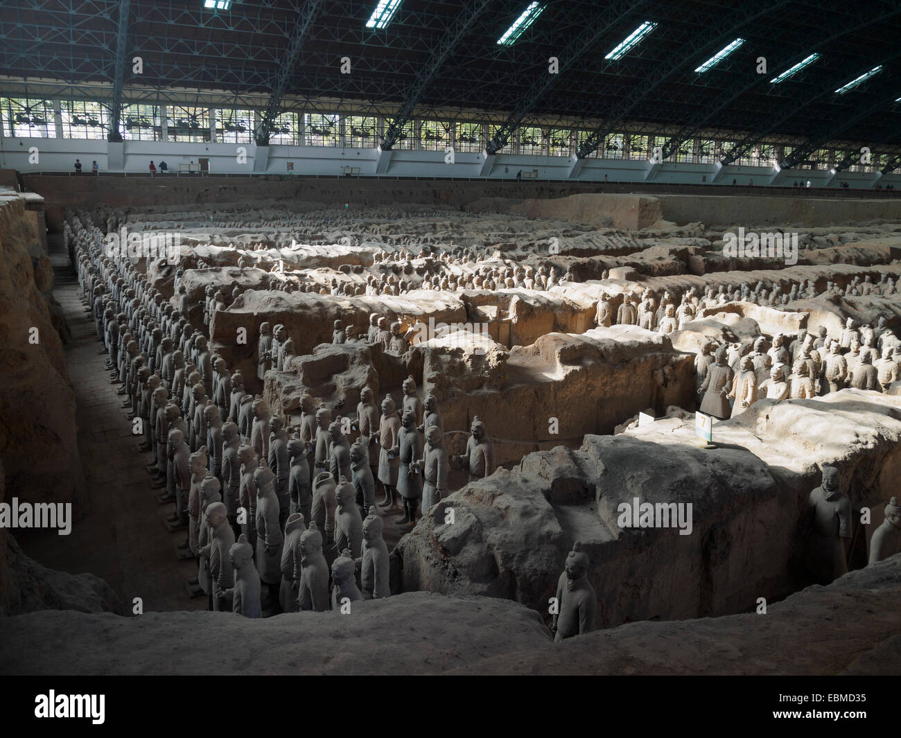 Emperor Qin Shi Huang's terracotta army pit 1 in Xian, Shaanxi province ...