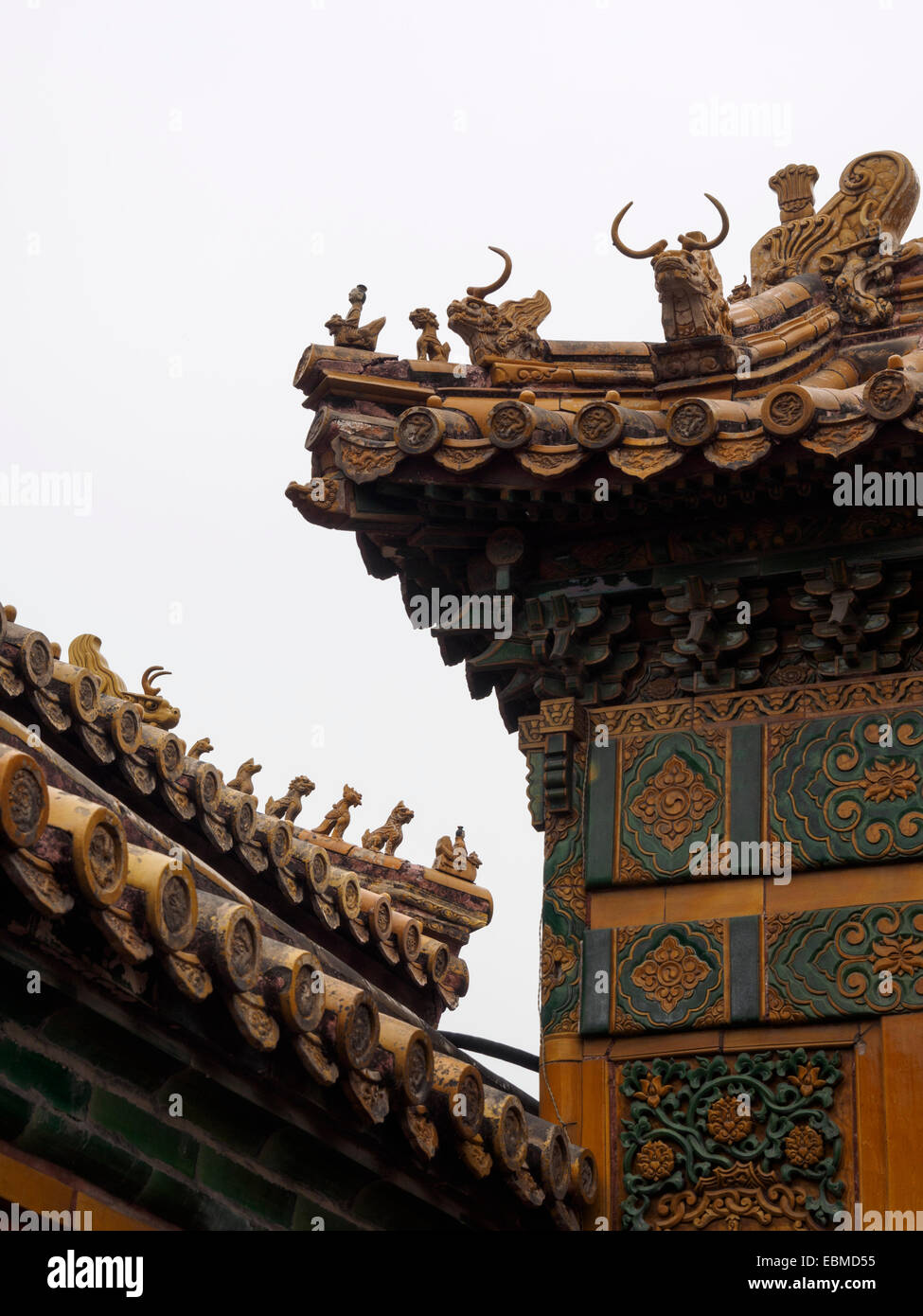 Chinese imperial roof decorations Stock Photo - Alamy