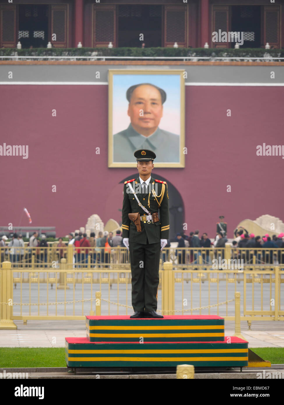 Soldier standing guard in front of a portrait of Chairman Mao at the ...