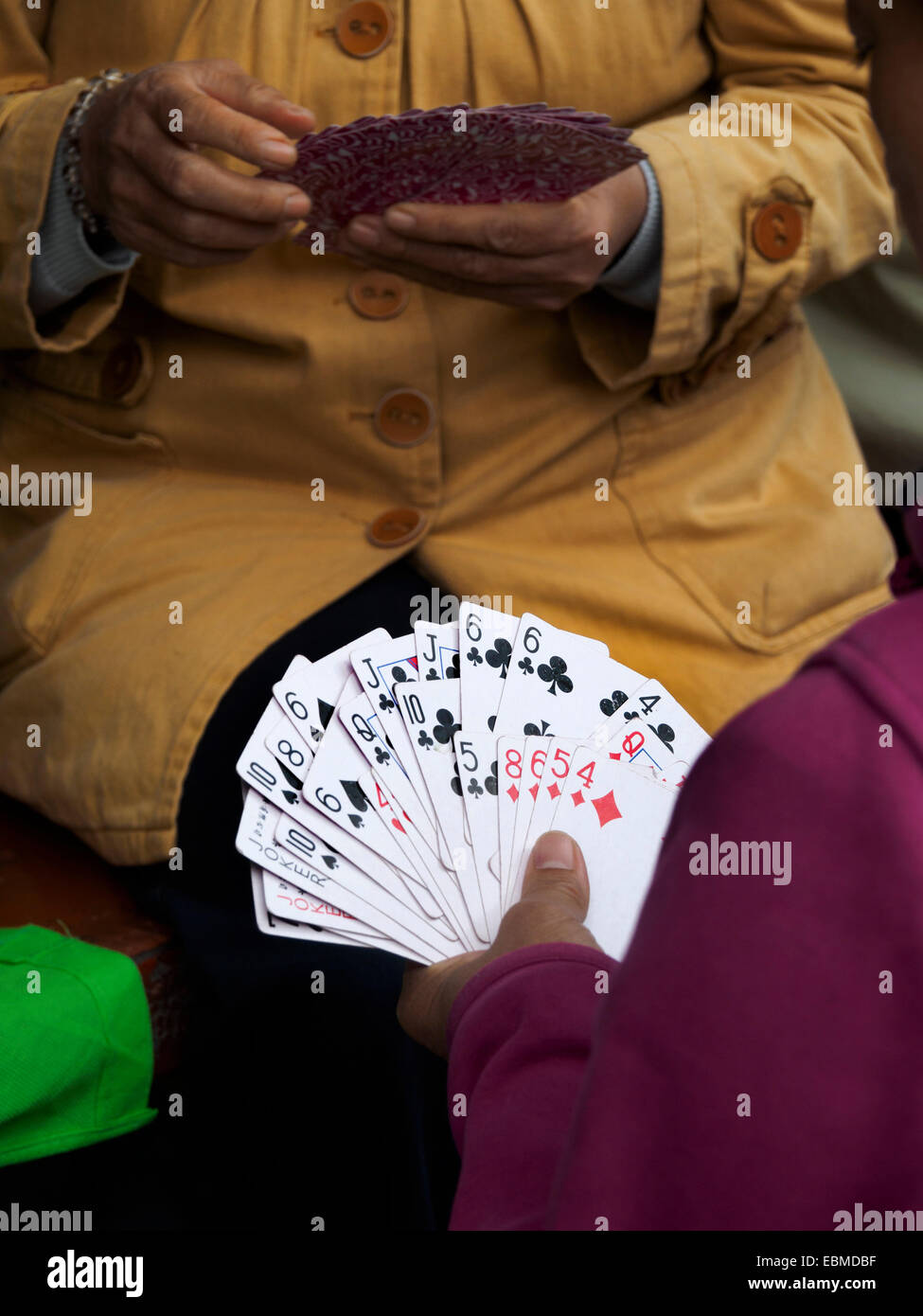 Hands holding cards hi-res stock photography and images - Alamy