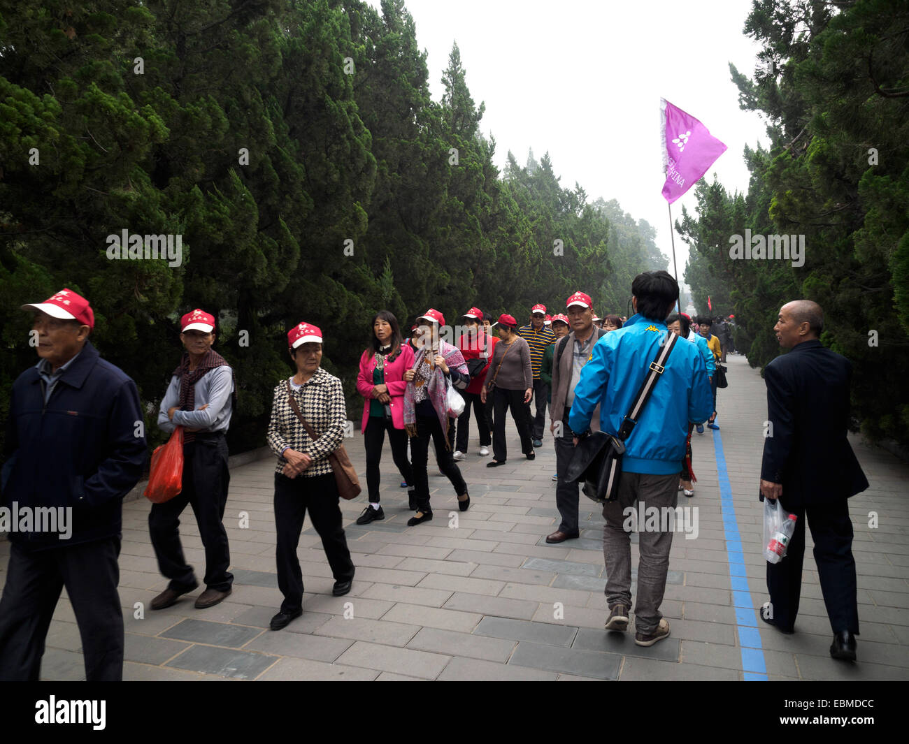 Retired chinese men and women hi-res stock photography and images - Alamy