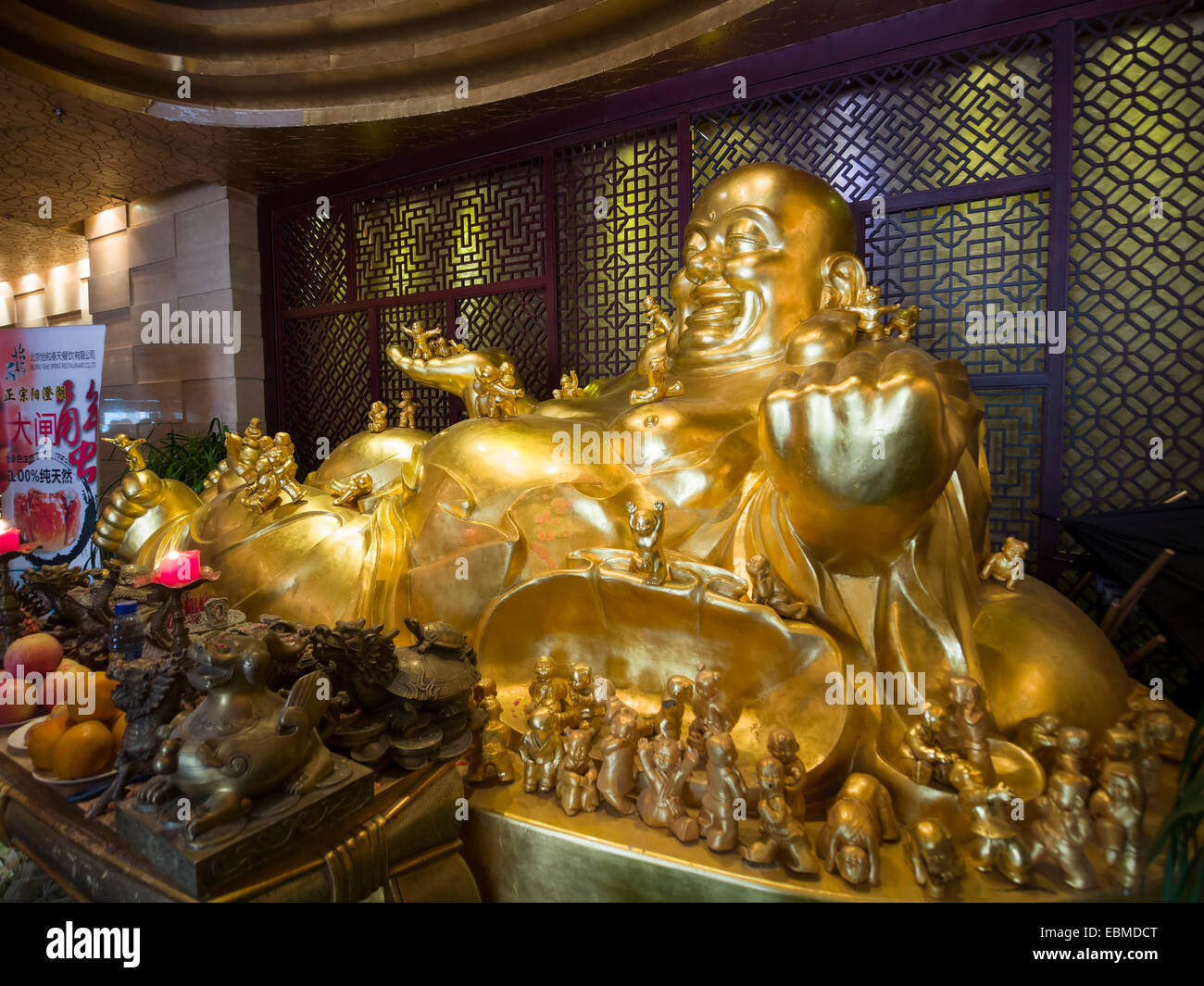 Smiling Golden Buddha Statue High Resolution Stock Photography and ...