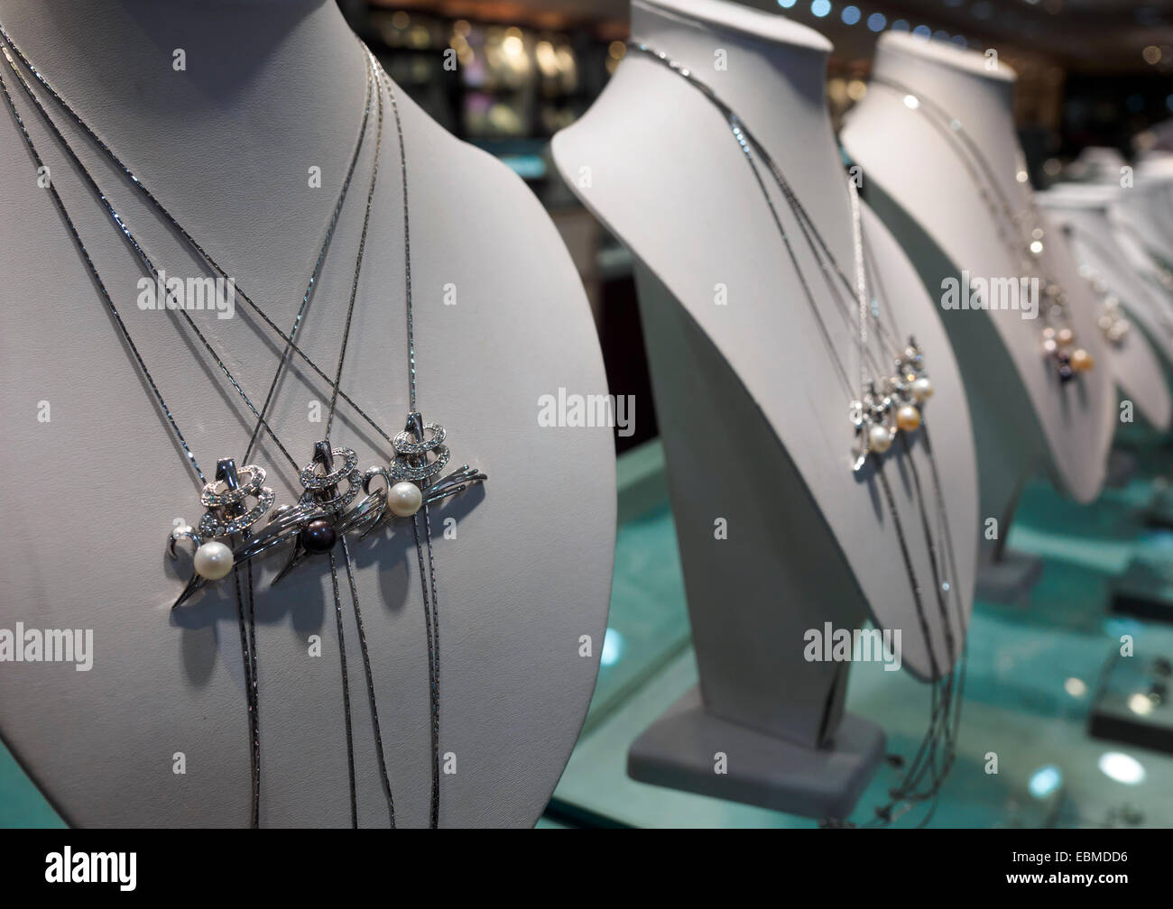Contemporary shop display hi-res stock photography and images - Alamy