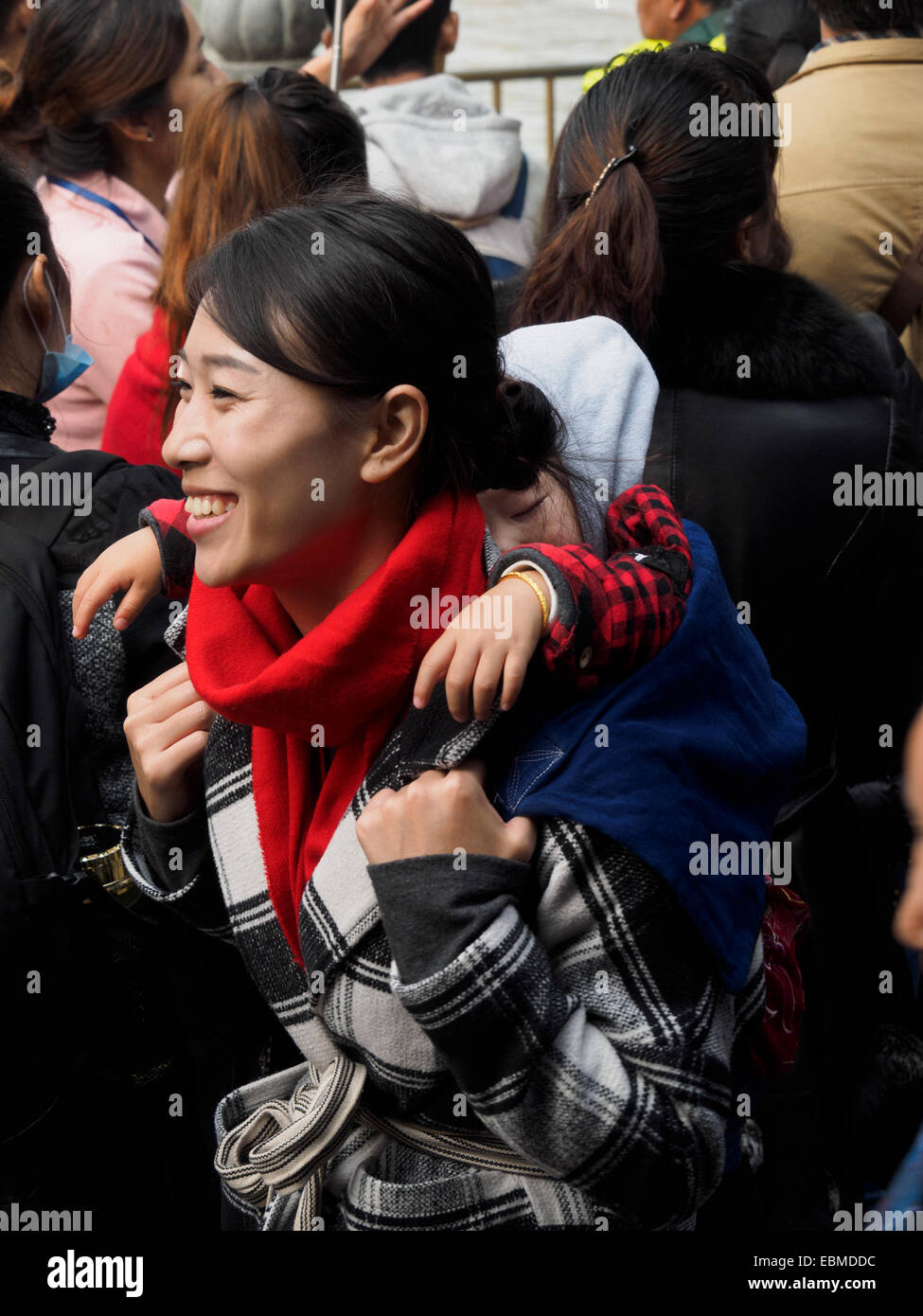 Woman carrying a child on her back hi-res stock photography and images ...
