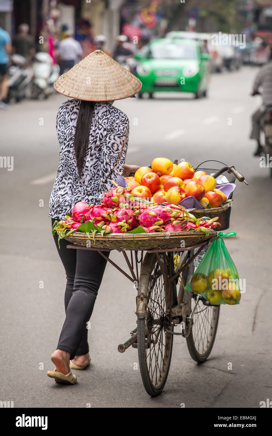 Street vendor on a bicycle in Hanoi, Vietnam Stock Photo - Alamy