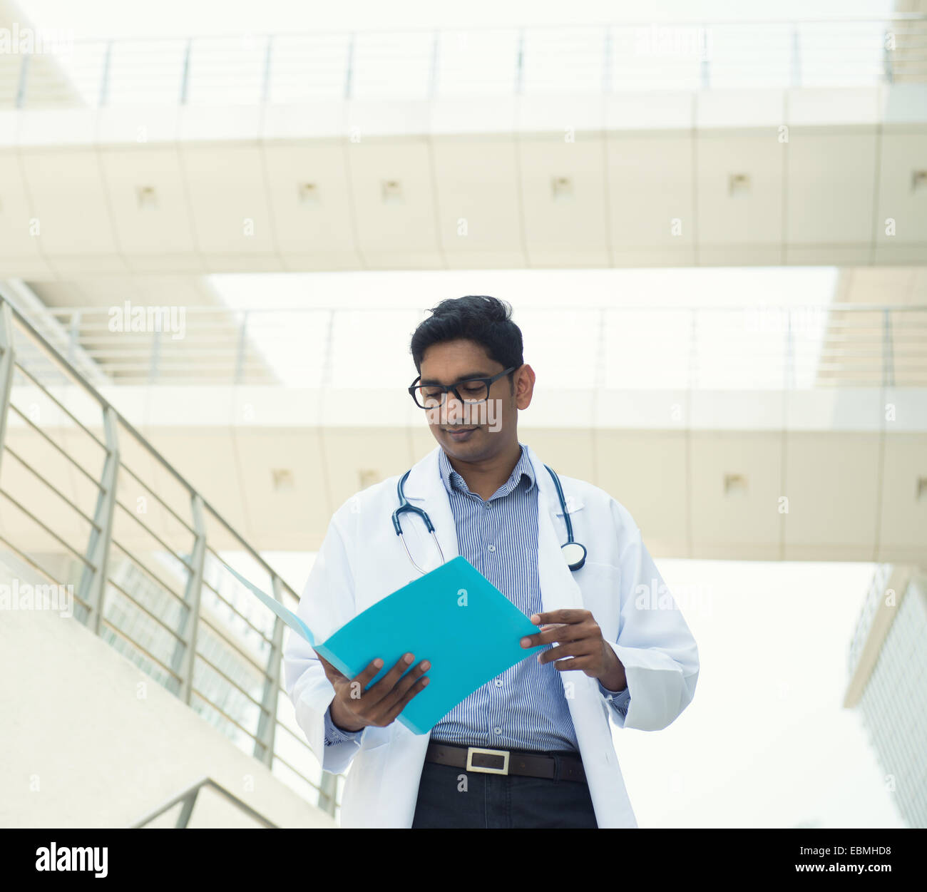 Doctor reading report hi-res stock photography and images - Alamy