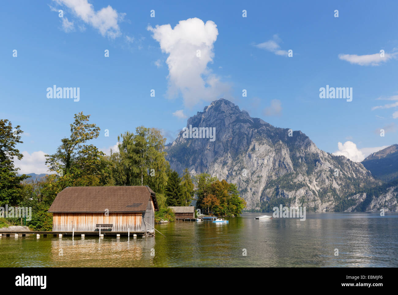 Traunstein mountain and Lake Traun, Winkl, near Traunkirchen ...