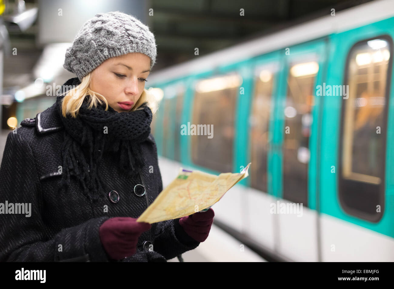Lady waiting on subway station platform Stock Photo - Alamy