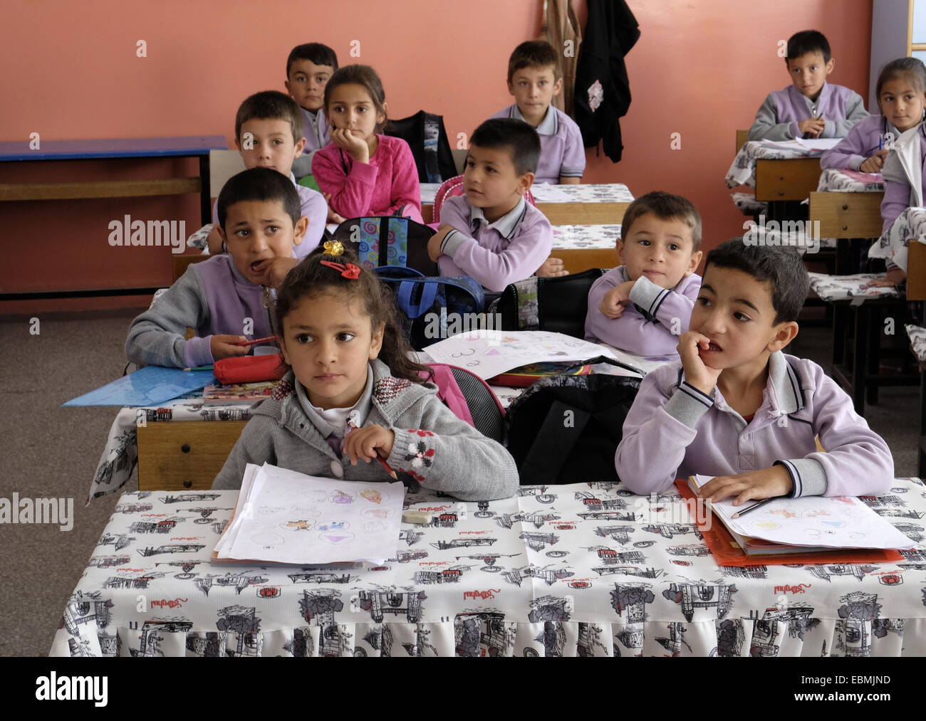 Children age 6 classroom hi-res stock photography and images - Alamy