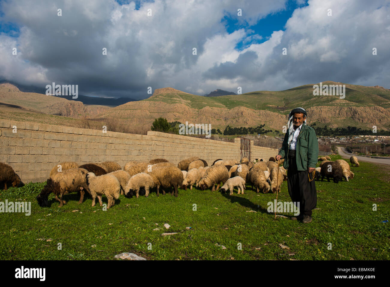 Iraq traditional clothing hi-res stock photography and images - Alamy