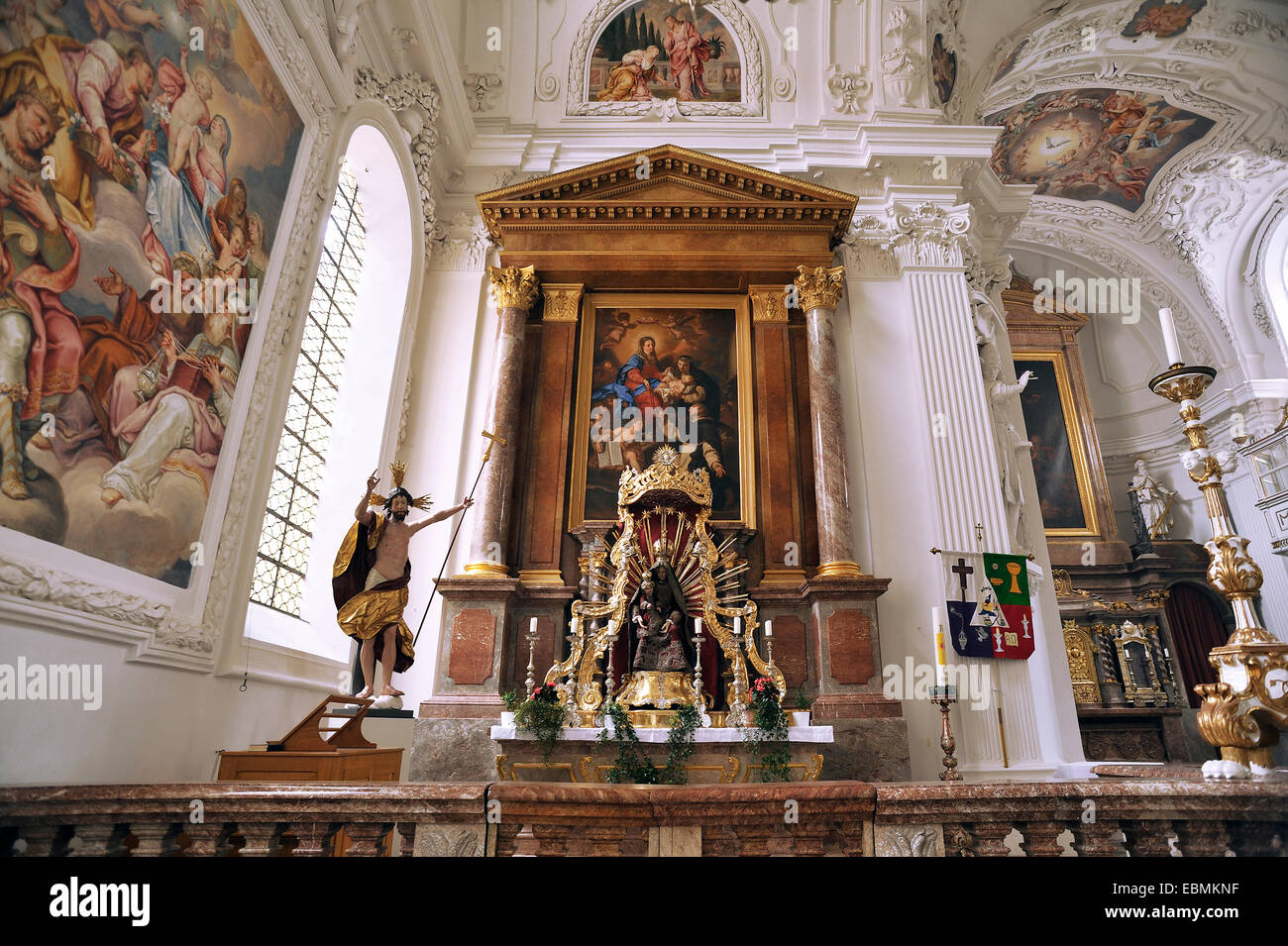 Altar altarpiece hi-res stock photography and images - Alamy
