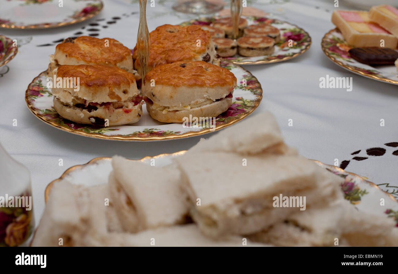 Afternoon tea party hi-res stock photography and images - Alamy